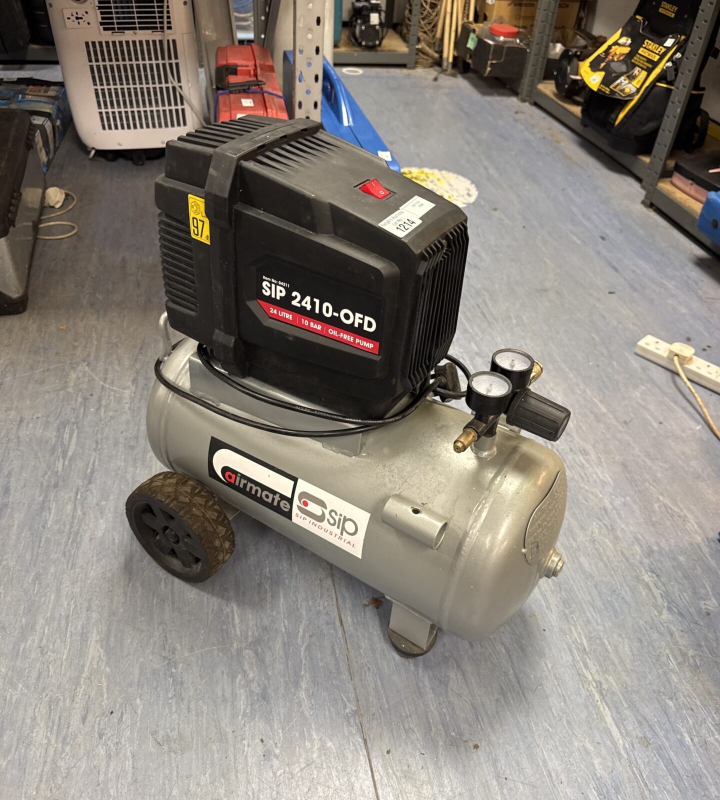 Sip airmate 2410-ofd 24 litre compressor – powers on – Badgers Auctions