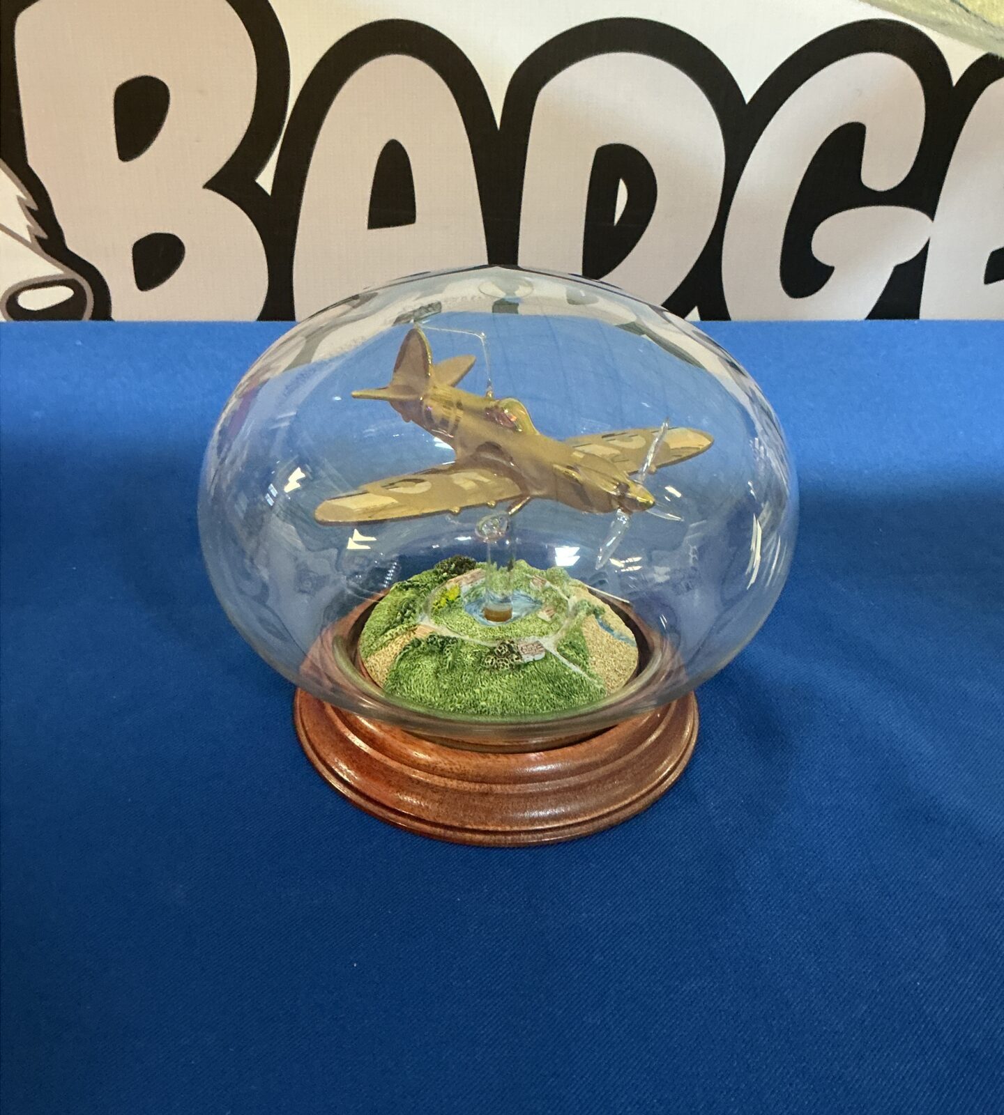 Glass model of Supermarine spitfire 1939 – Badgers Auctions