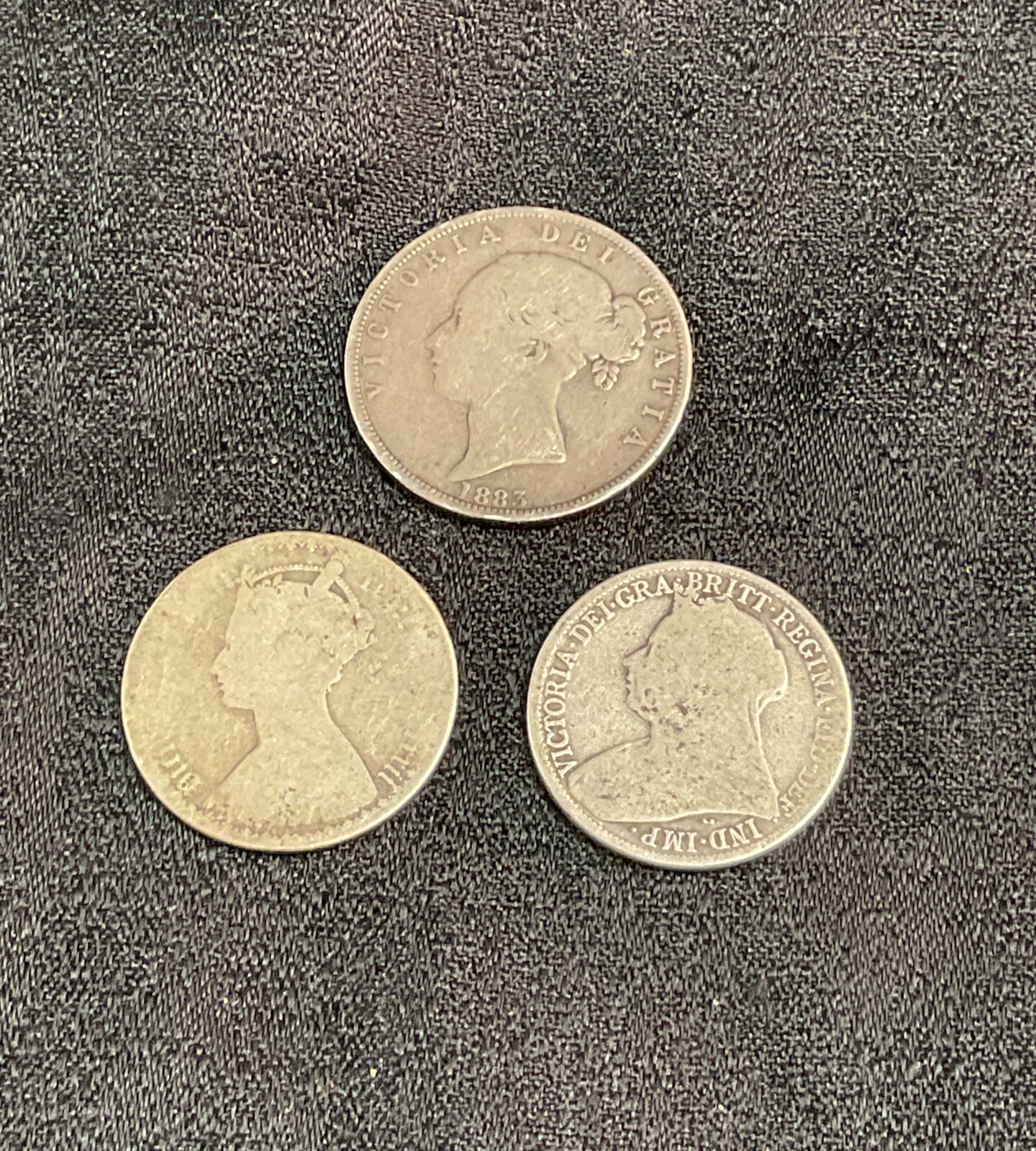 1883 silver half crown and two 1800s florins 34.5g – Badgers Auctions