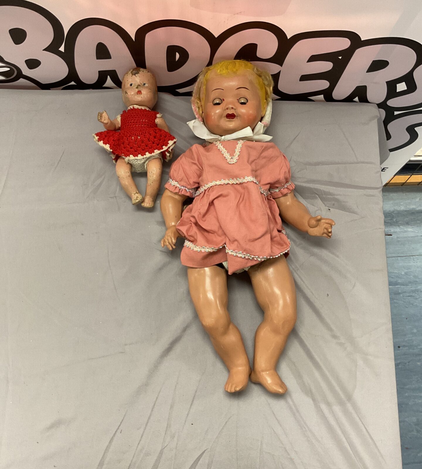 Two vintage dolls – Badgers Auctions