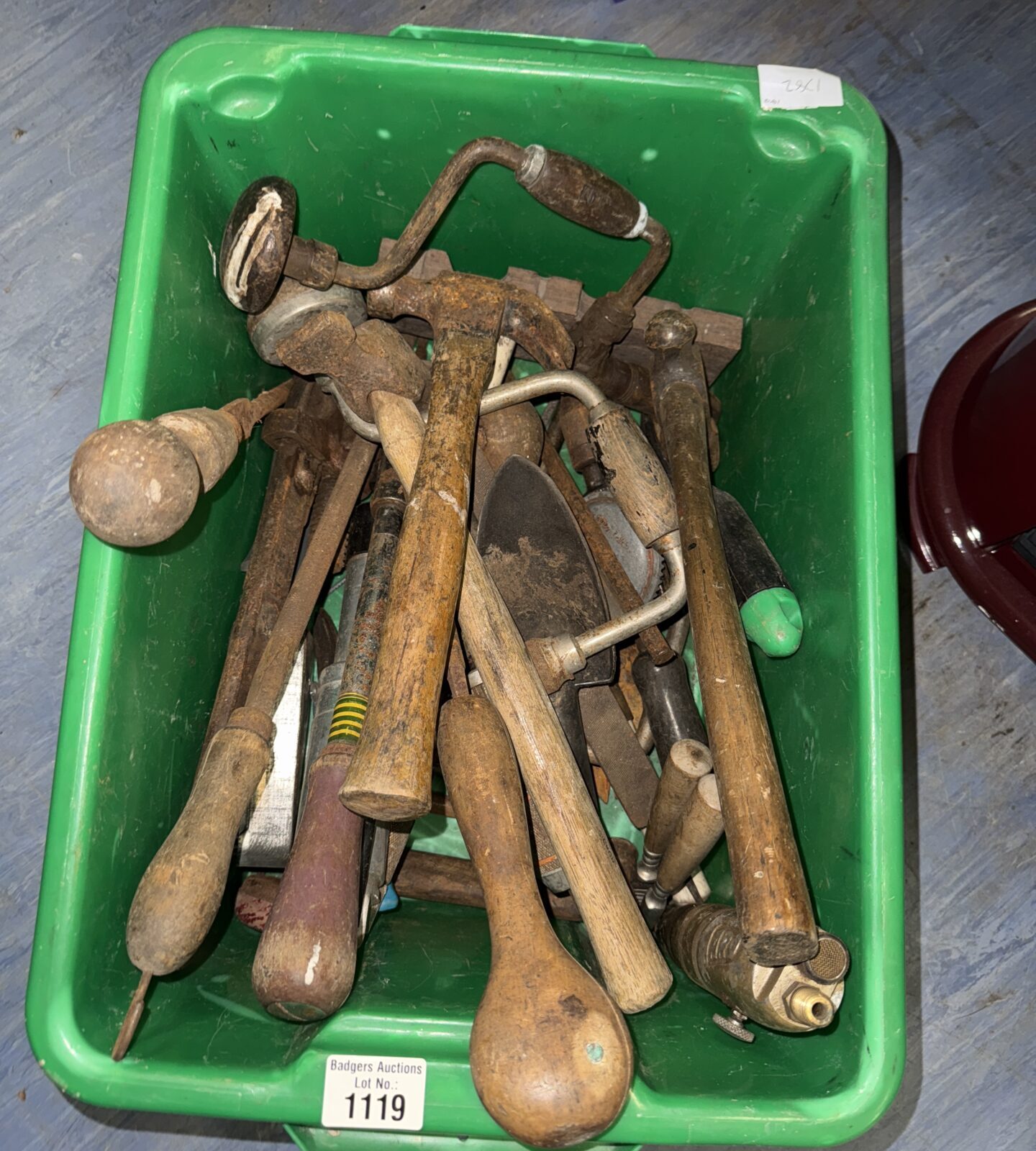 Box of vintage hand tools – Badgers Auctions