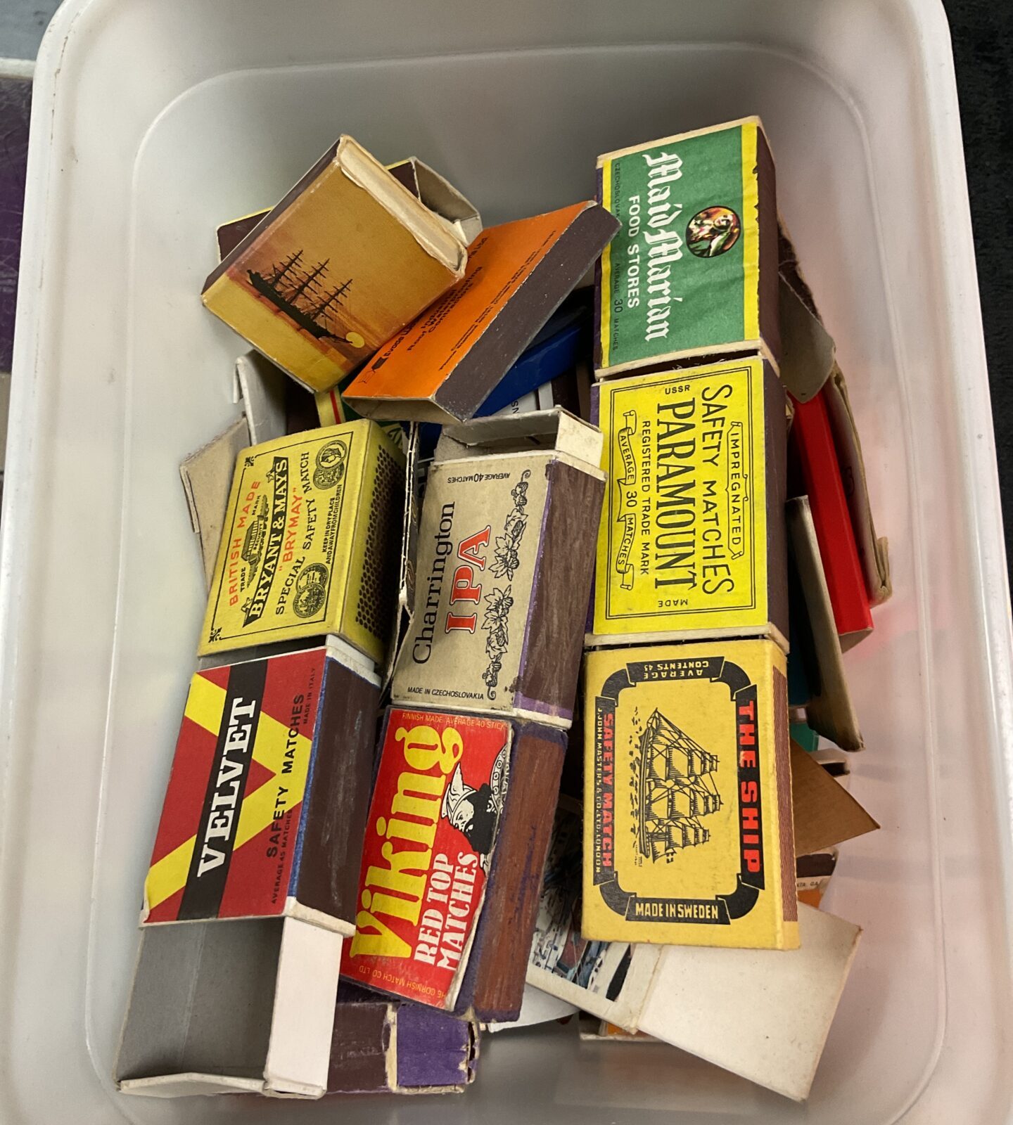 Box assorted Matchboxes – Badgers Auctions