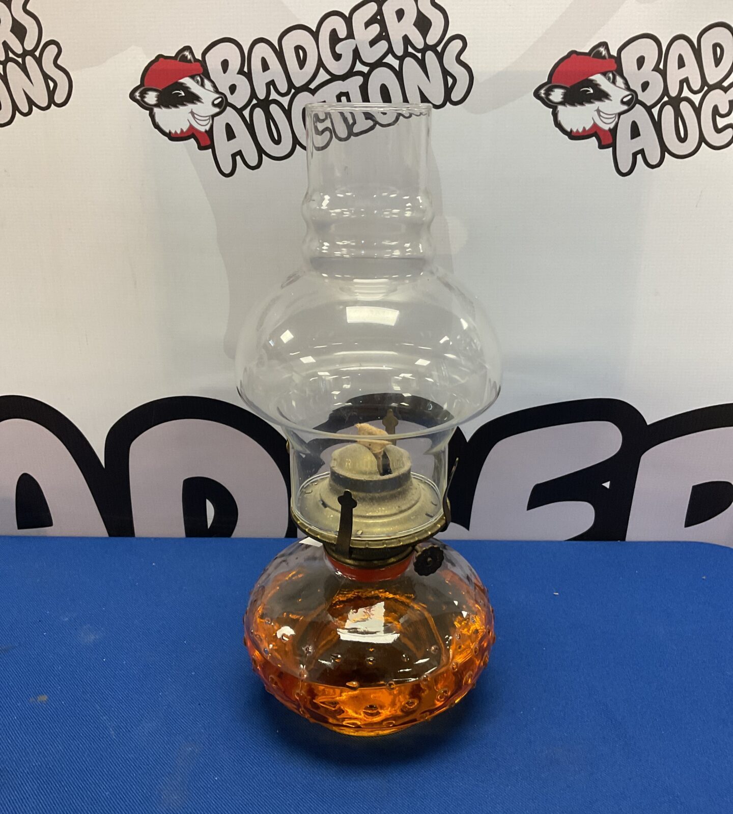 Vintage farms lamplight paraffin lamp – Badgers Auctions