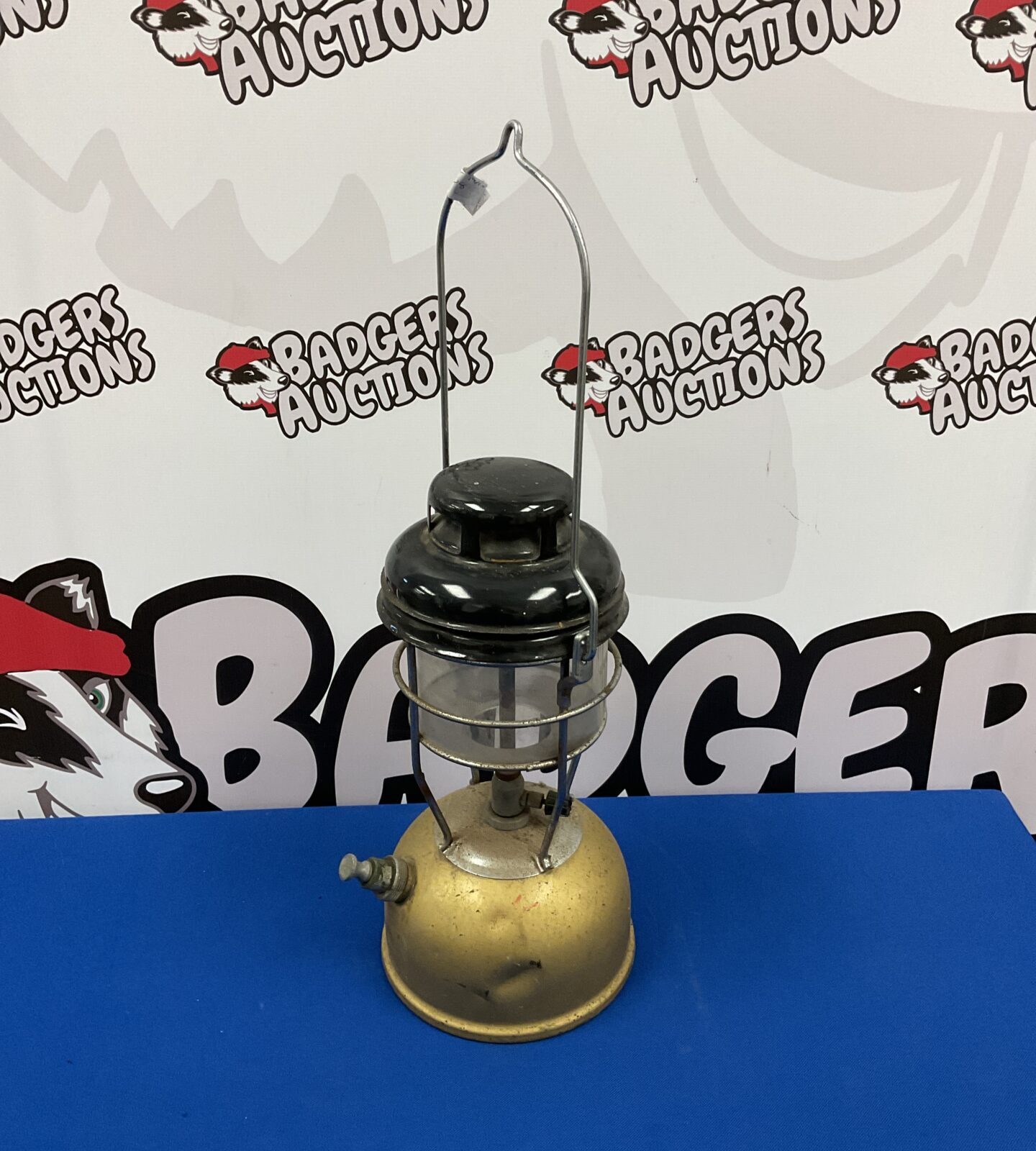 Vintage paraffin lantern with an enamel shade – Badgers Auctions