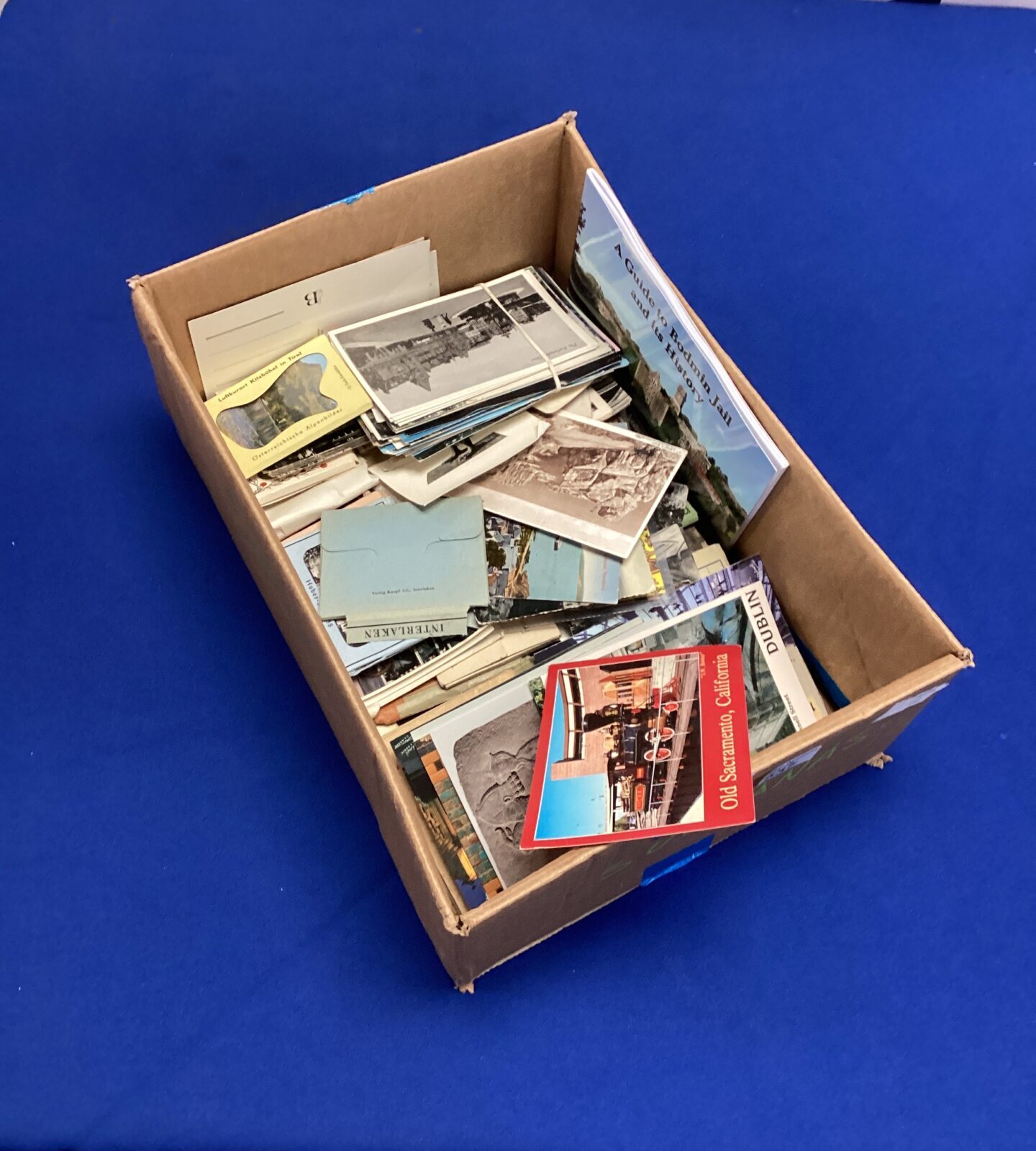 Box of postcards – Badgers Auctions