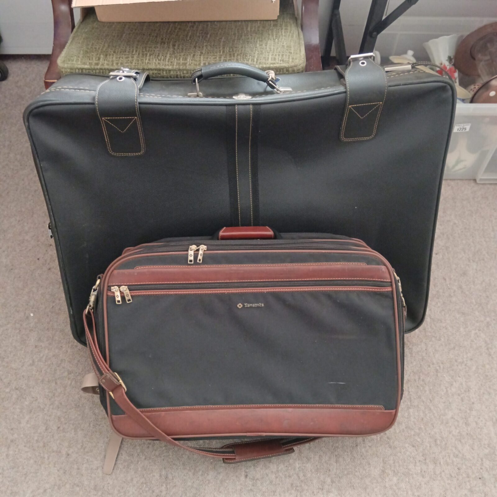 Two travel cases including Samsonite – Badgers Auctions