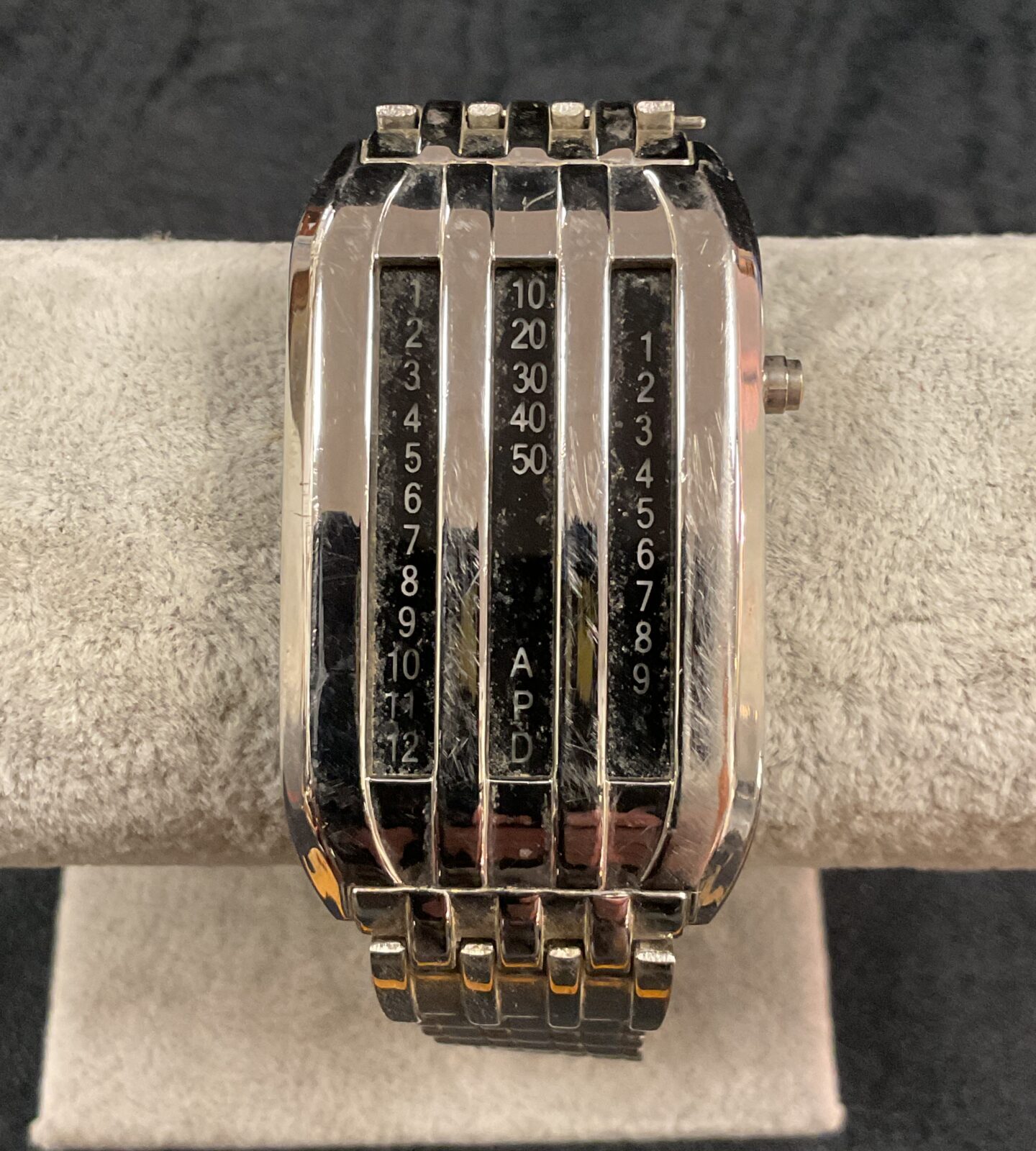 Vintage Quartz Japanese Sliderule Watch – Badgers Auctions
