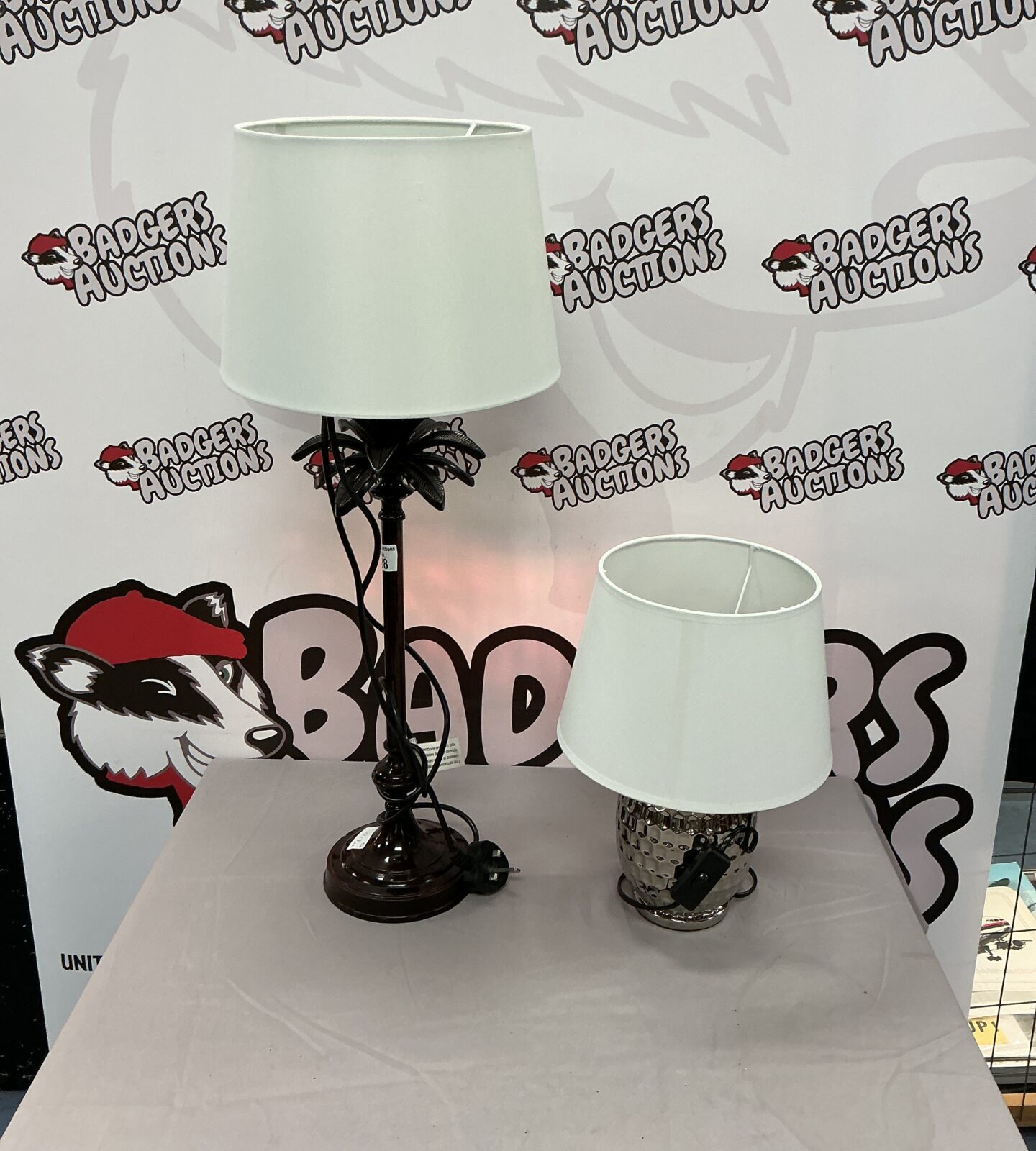 Parex Table lamp plus smaller lamp – Badgers Auctions