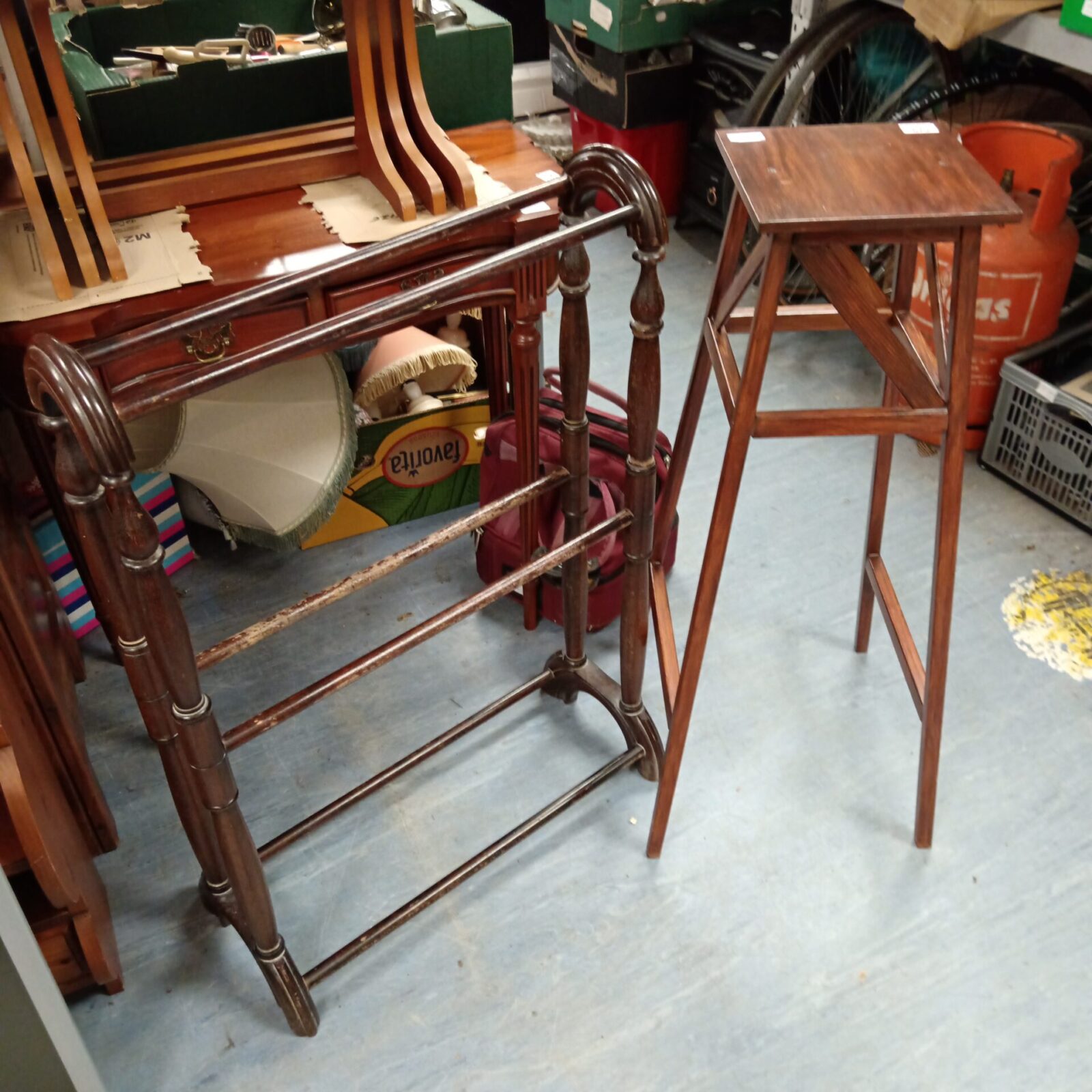 Vintage wooden pot stand & Victorian style towel rail – Badgers Auctions