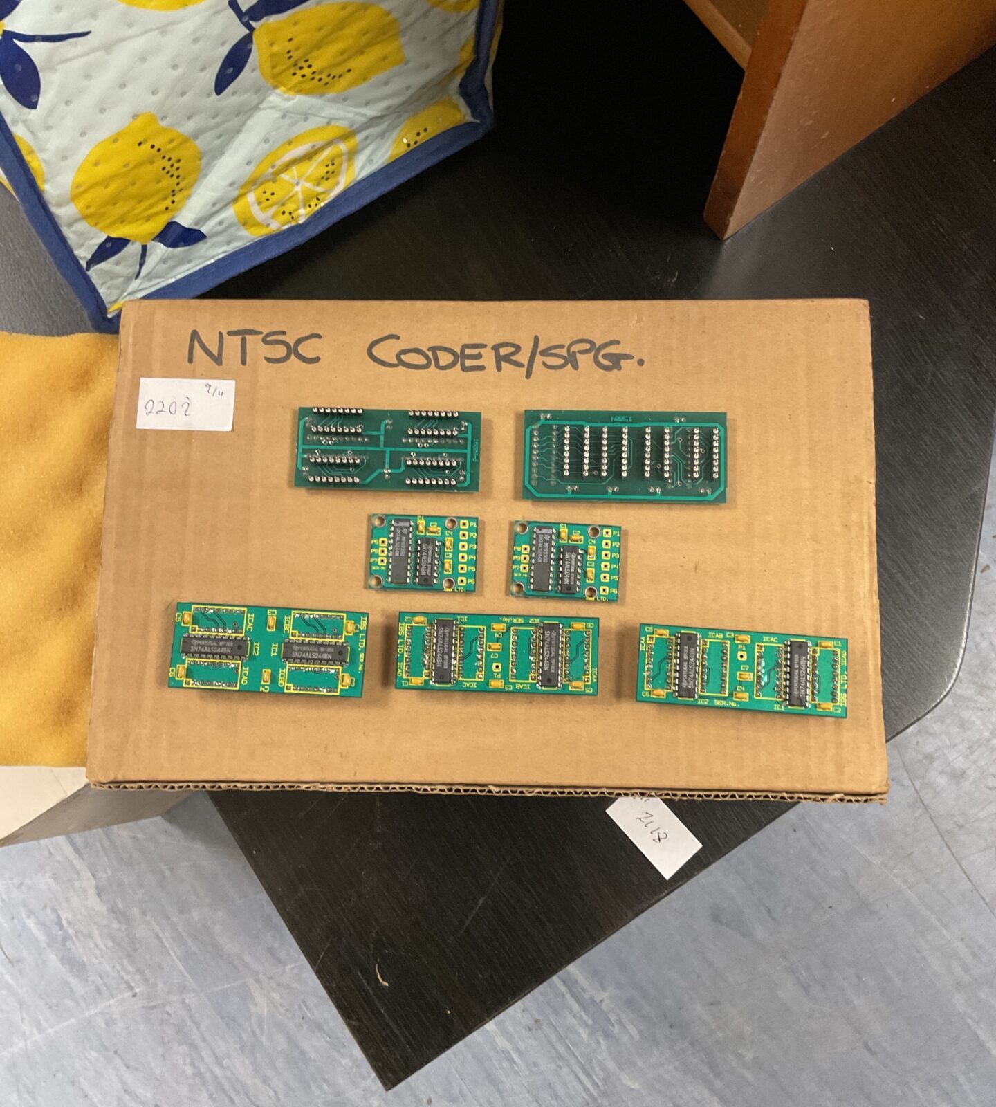 Selection of analog to digital conversion chips – Badgers Auctions
