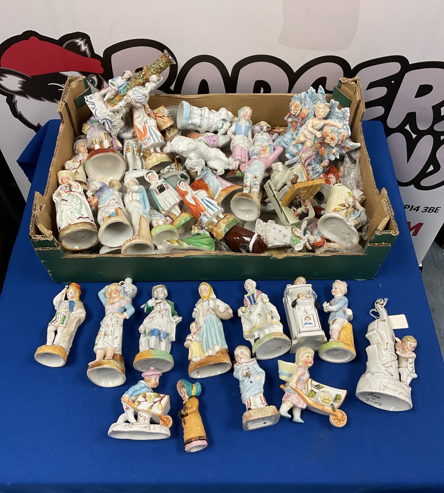 Large collection of antique German porcelain figurines – Badgers Auctions