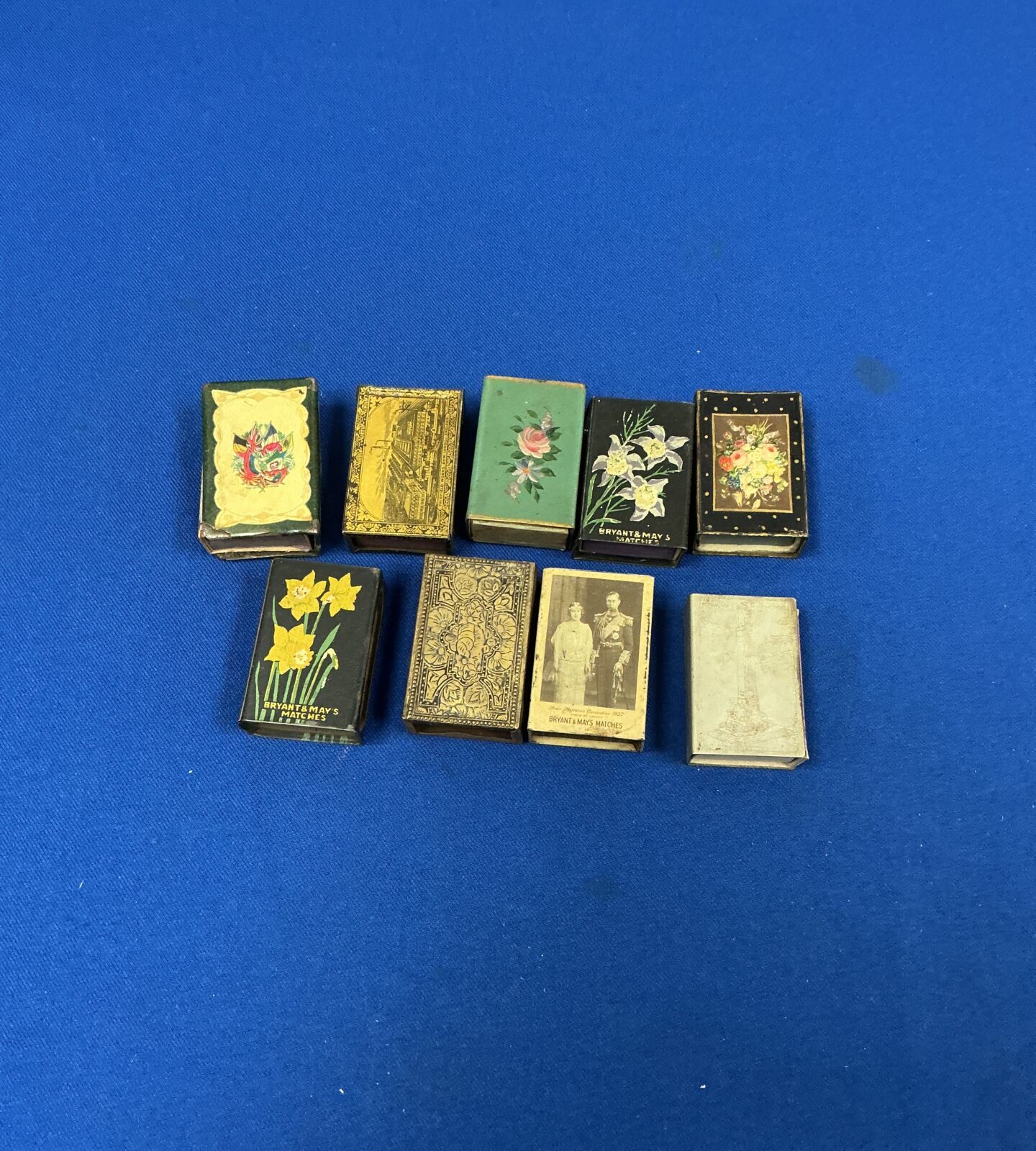 Selection of collectible antique metal match boxes – Badgers Auctions