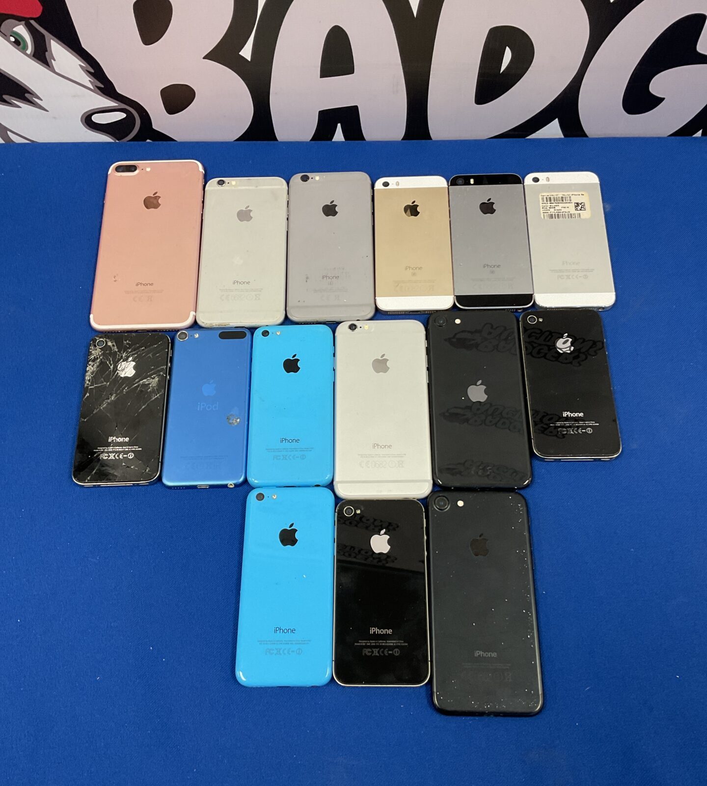 Lot of 15 apple iphones & ipod – Badgers Auctions