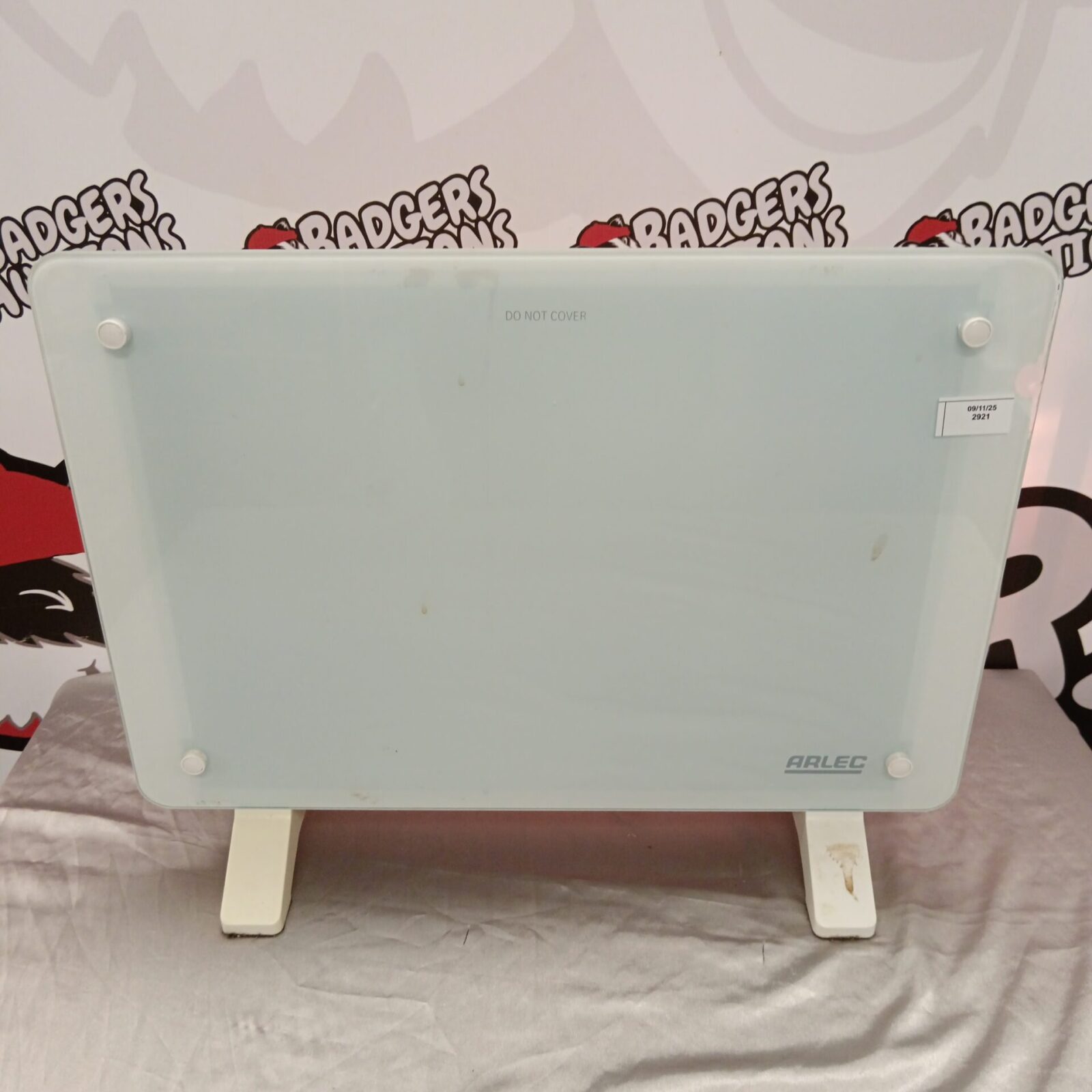 Arlec mini glass panel heater – Badgers Auctions