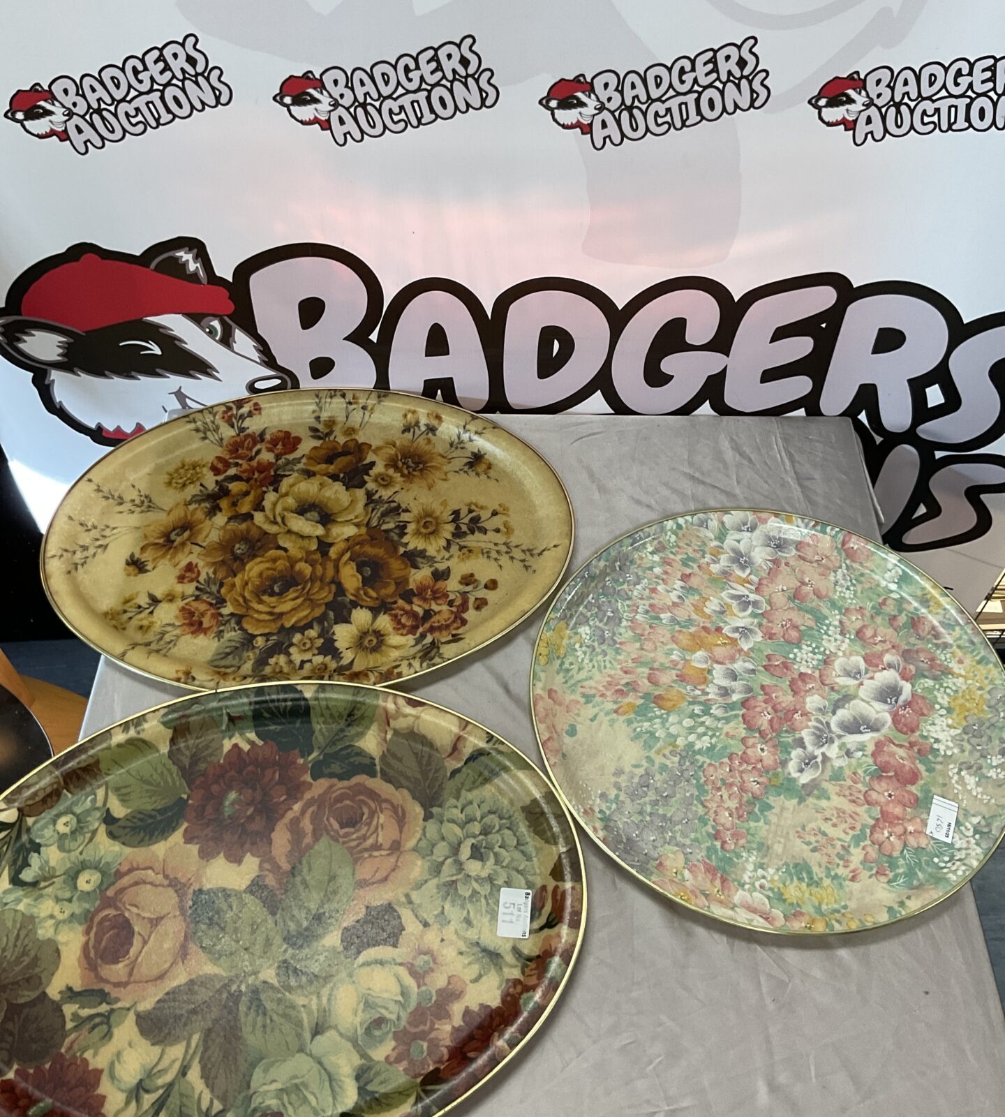 Arnold designs serving trays – Badgers Auctions