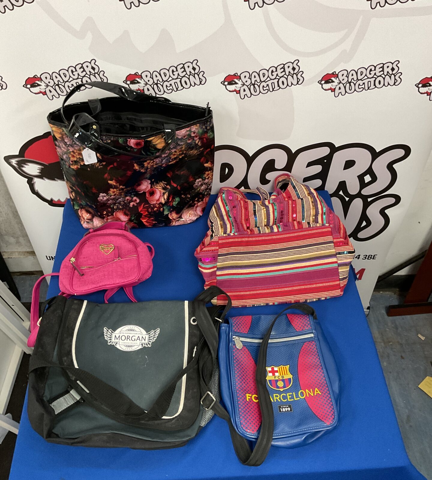 Selection of 5 bags inc Barcelona and juicy – Badgers Auctions