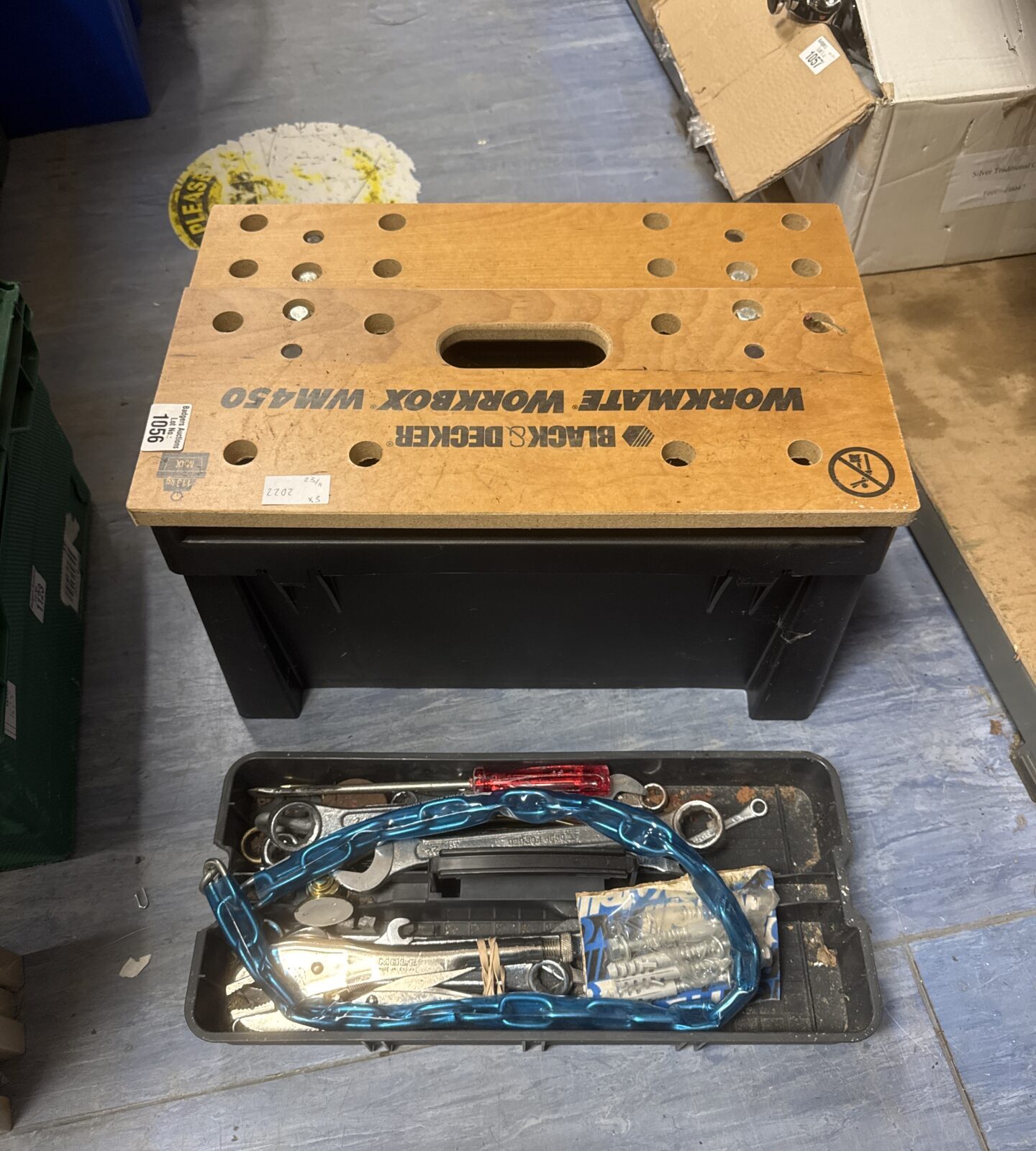 Black & decker workmate wm450 with small tray of tools – Badgers Auctions