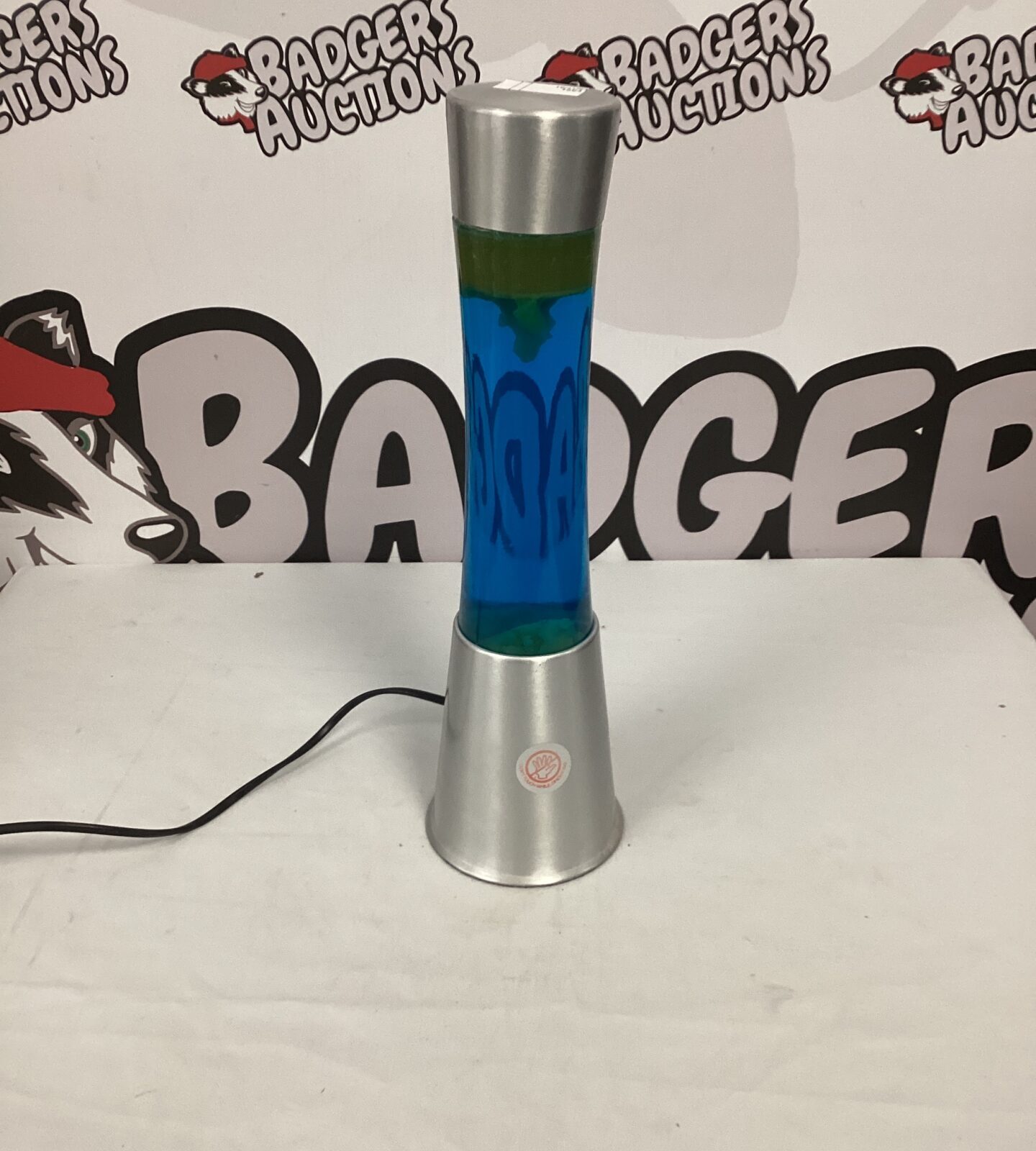 Lava lamp powers on – Badgers Auctions