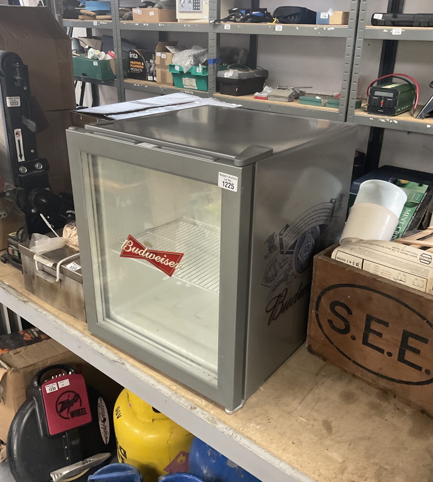 Budweiser husky mini fridge – Badgers Auctions