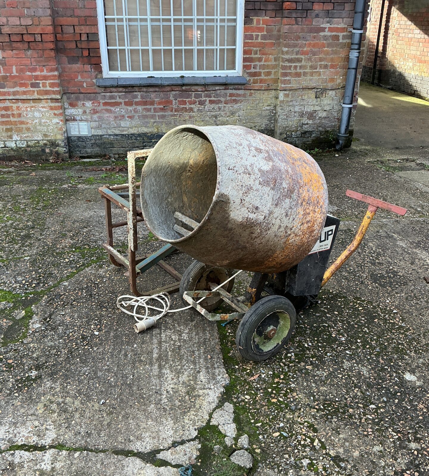 Tip up 110v Cement mixer with stand – Badgers Auctions