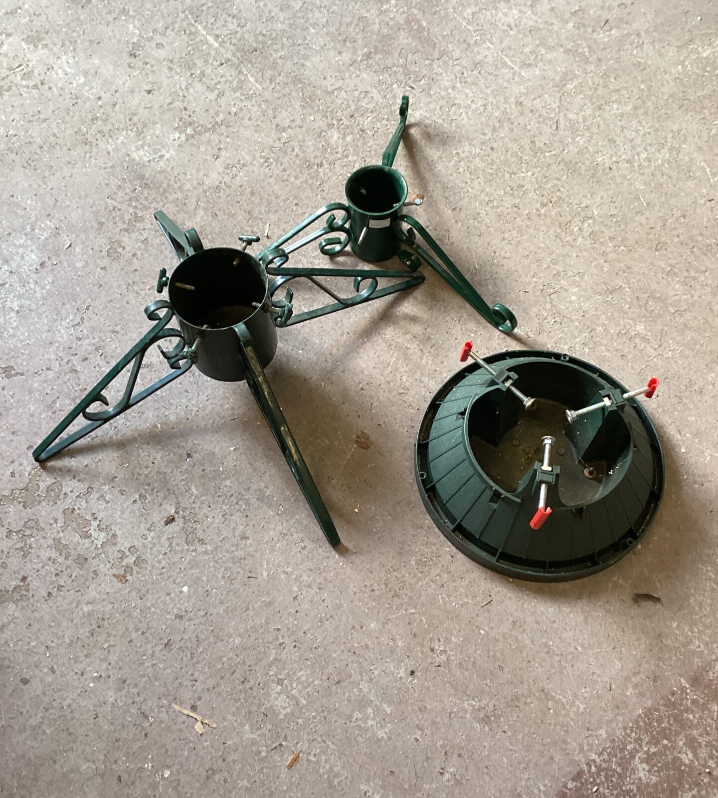 Free Christmas tree stands – Badgers Auctions