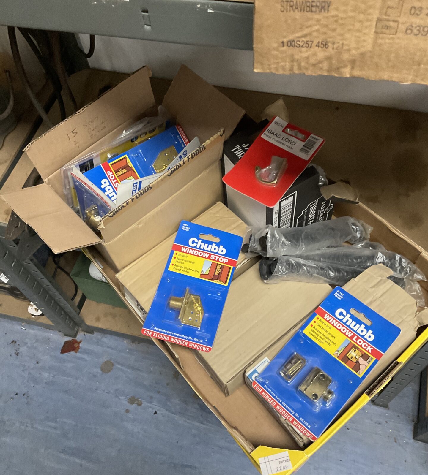 Tray of mixed hardware items inc Chubb window locks & stops – Badgers ...