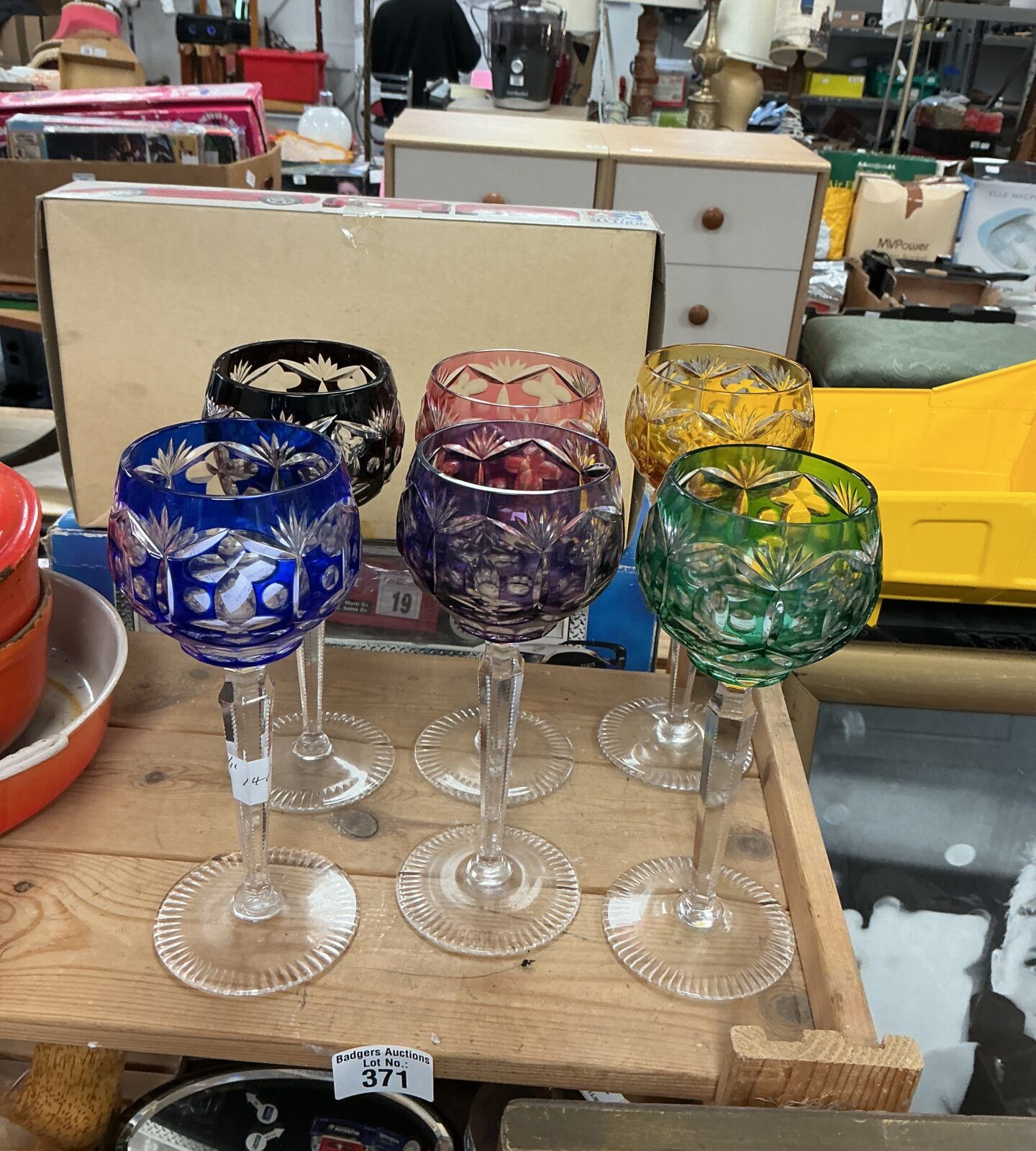 Six decorative wine goblets – Badgers Auctions