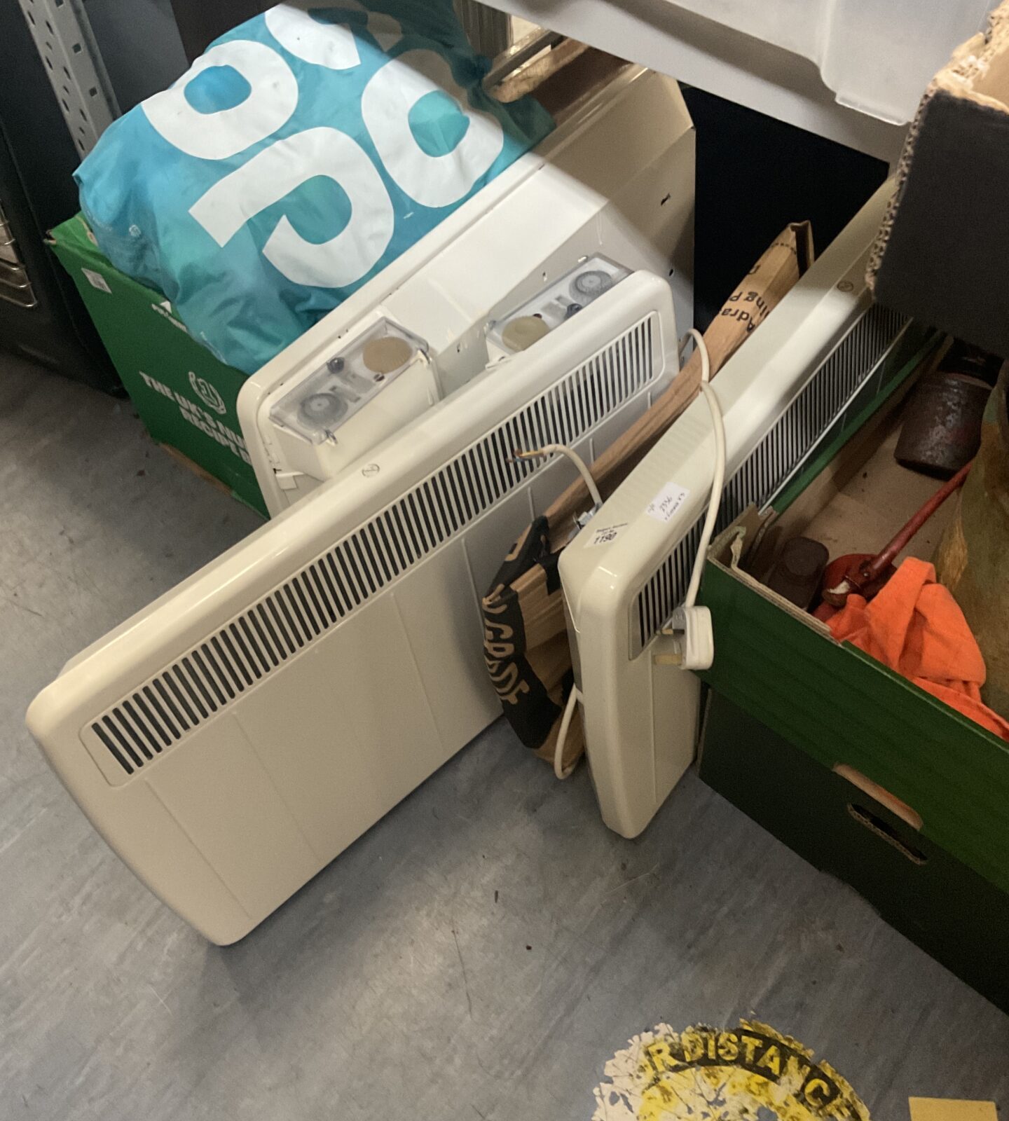 Three dimplex electric wall heaters with brackets – Badgers Auctions