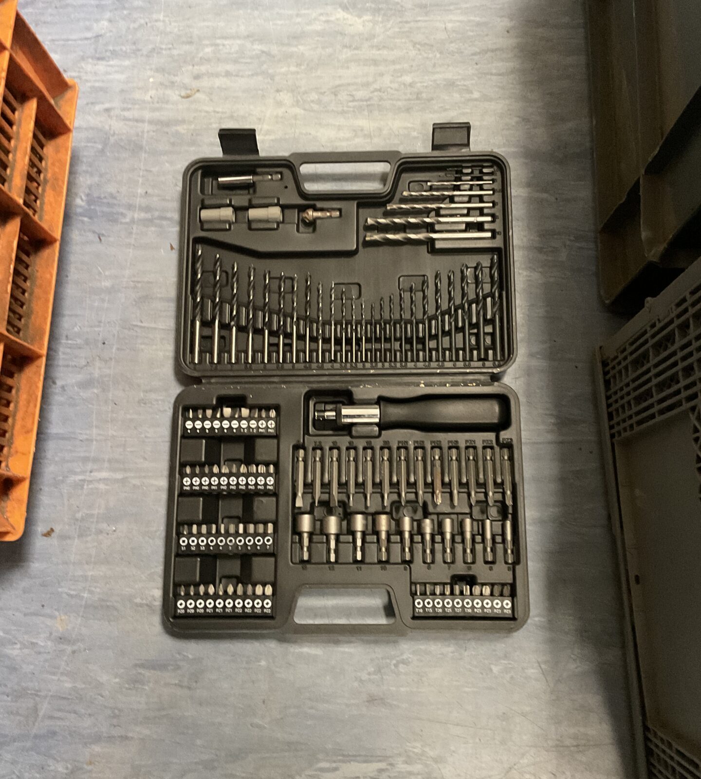 Drill bit & screwdriver set – Badgers Auctions