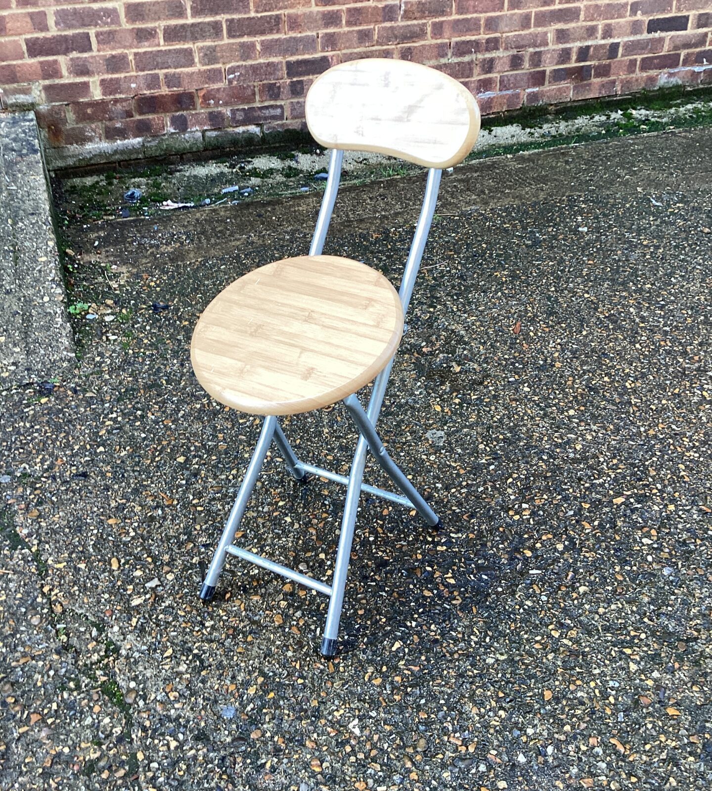 Folding kitchen stool – Badgers Auctions