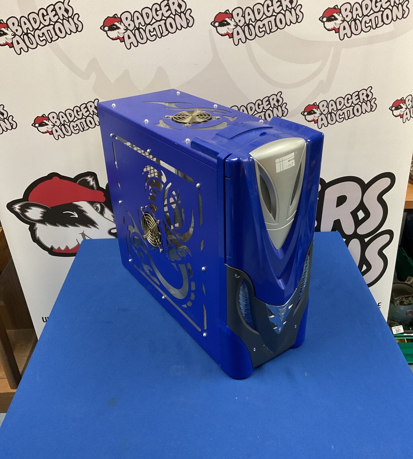 Gaming PC cabinet with dragon design – Badgers Auctions
