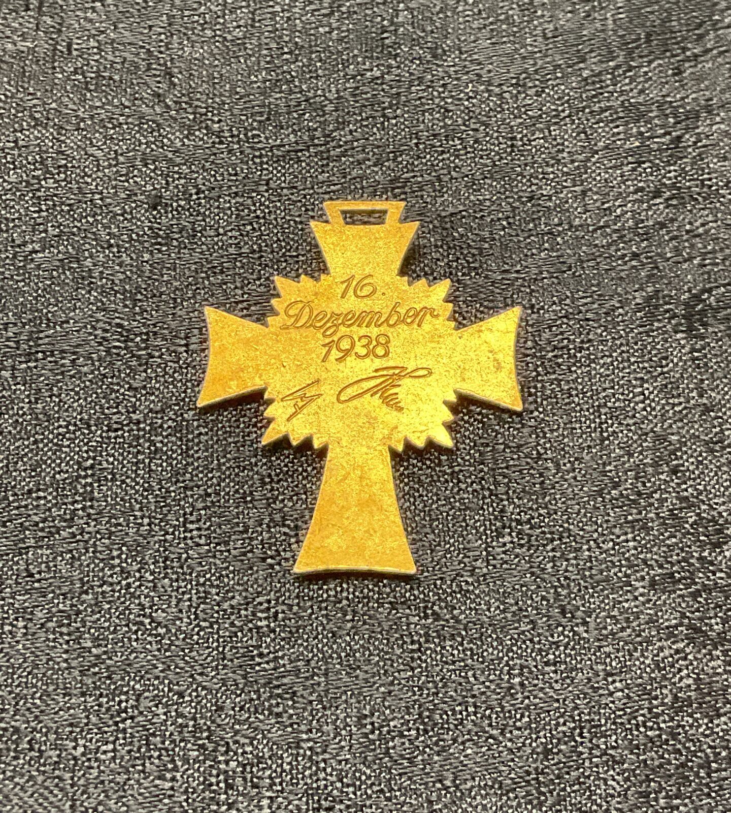 Ww2 German Gilt Mothers cross – Badgers Auctions