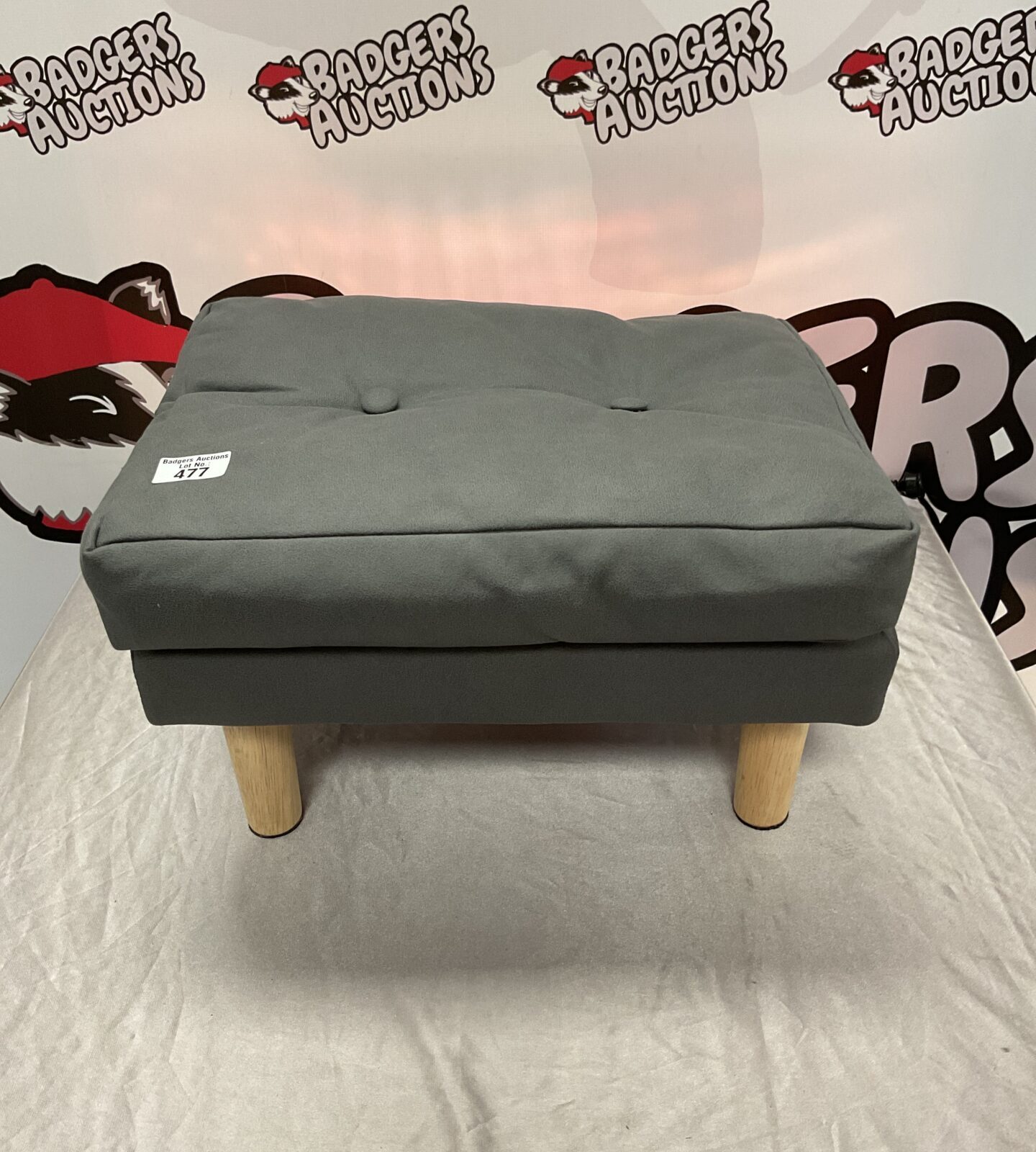 Modern style grey footstool – Badgers Auctions