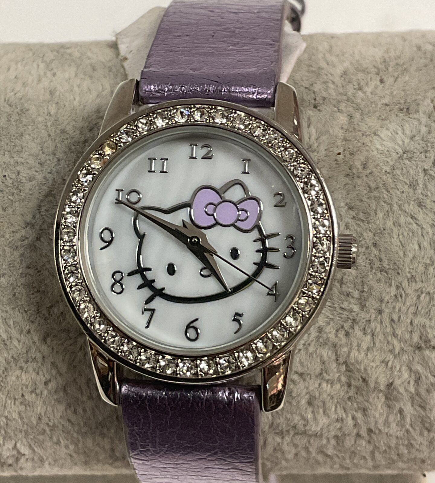 Hello kitty girls quartz wristwatch working – Badgers Auctions
