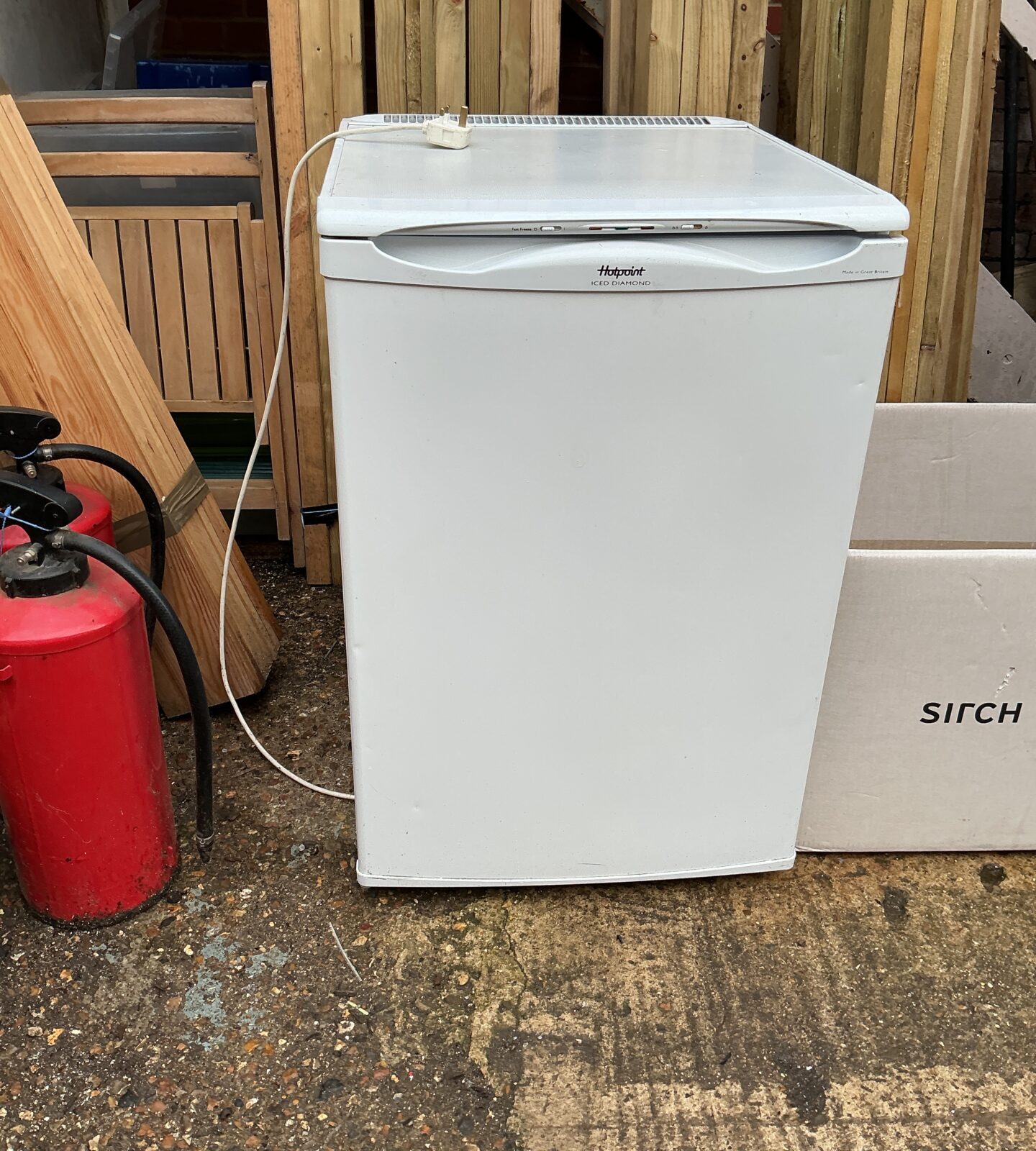 Hot point Ice Diamond freezer – Badgers Auctions