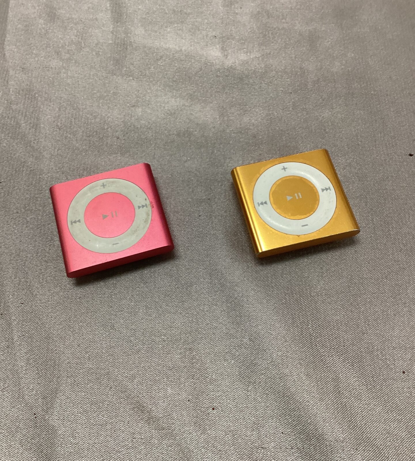 Two iPod nanos – Badgers Auctions