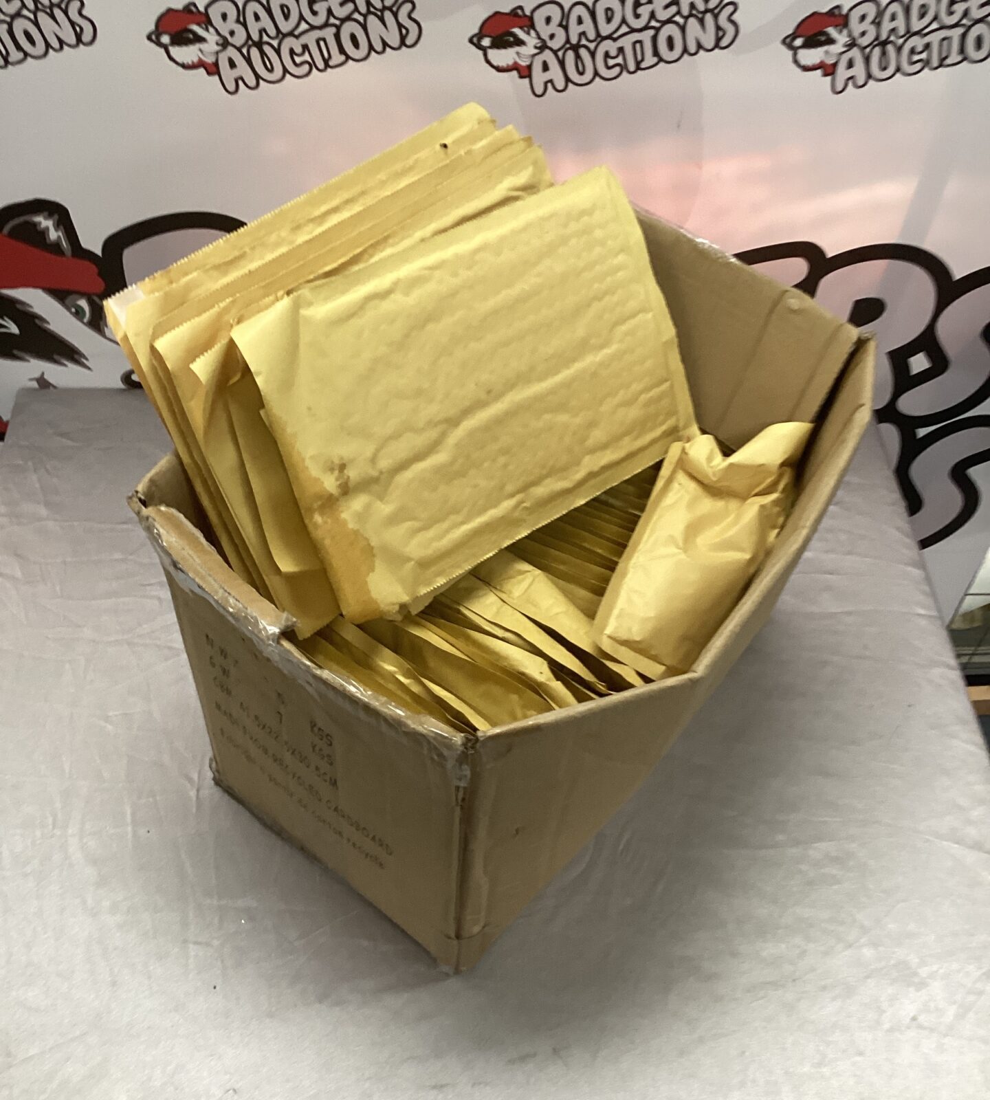 Box of jiffy bags – Badgers Auctions