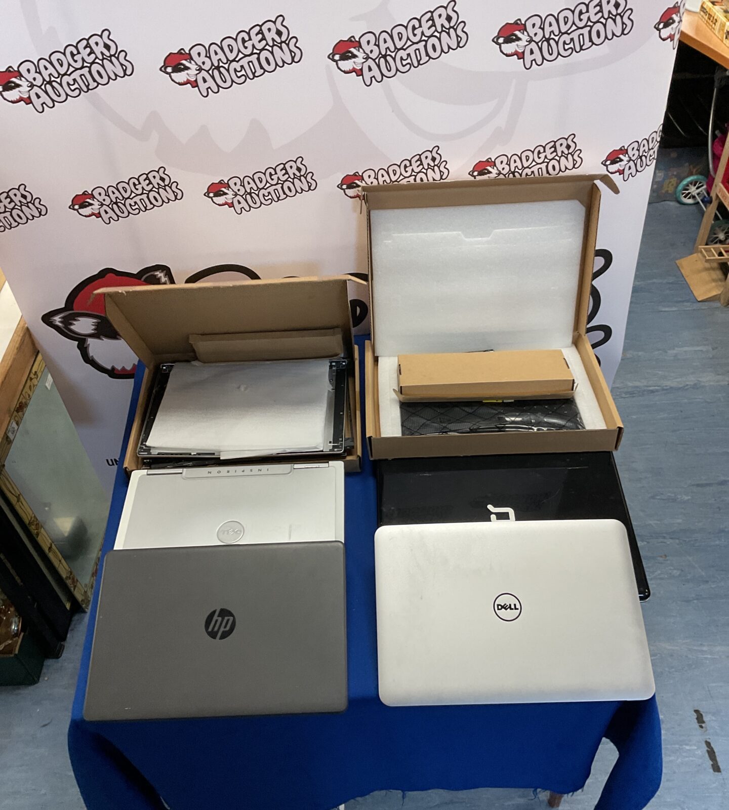 Four Laptops incl. HP, with laptop spares – Badgers Auctions