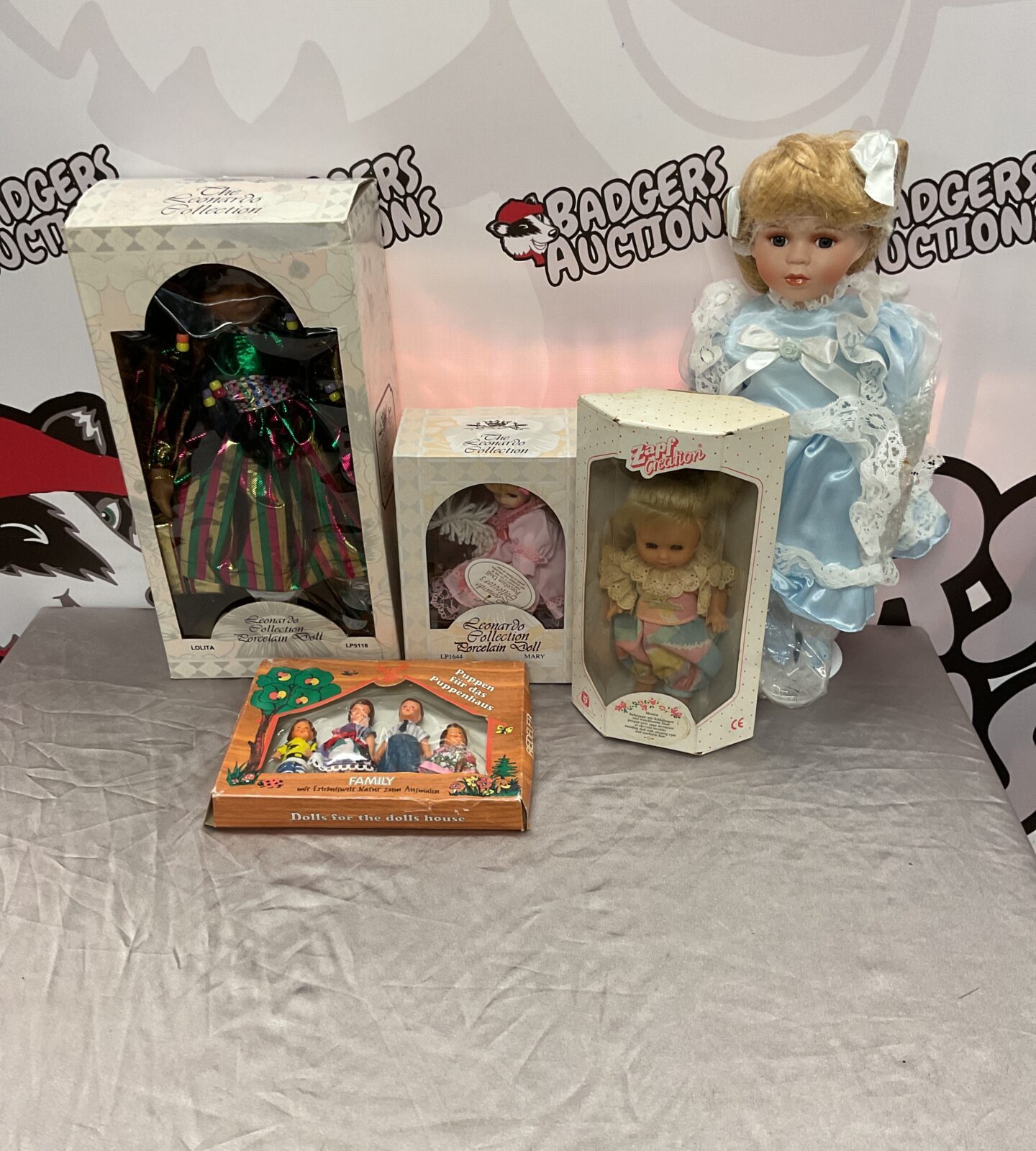 Box of collectors dolls inc Leonardo collection – Badgers Auctions