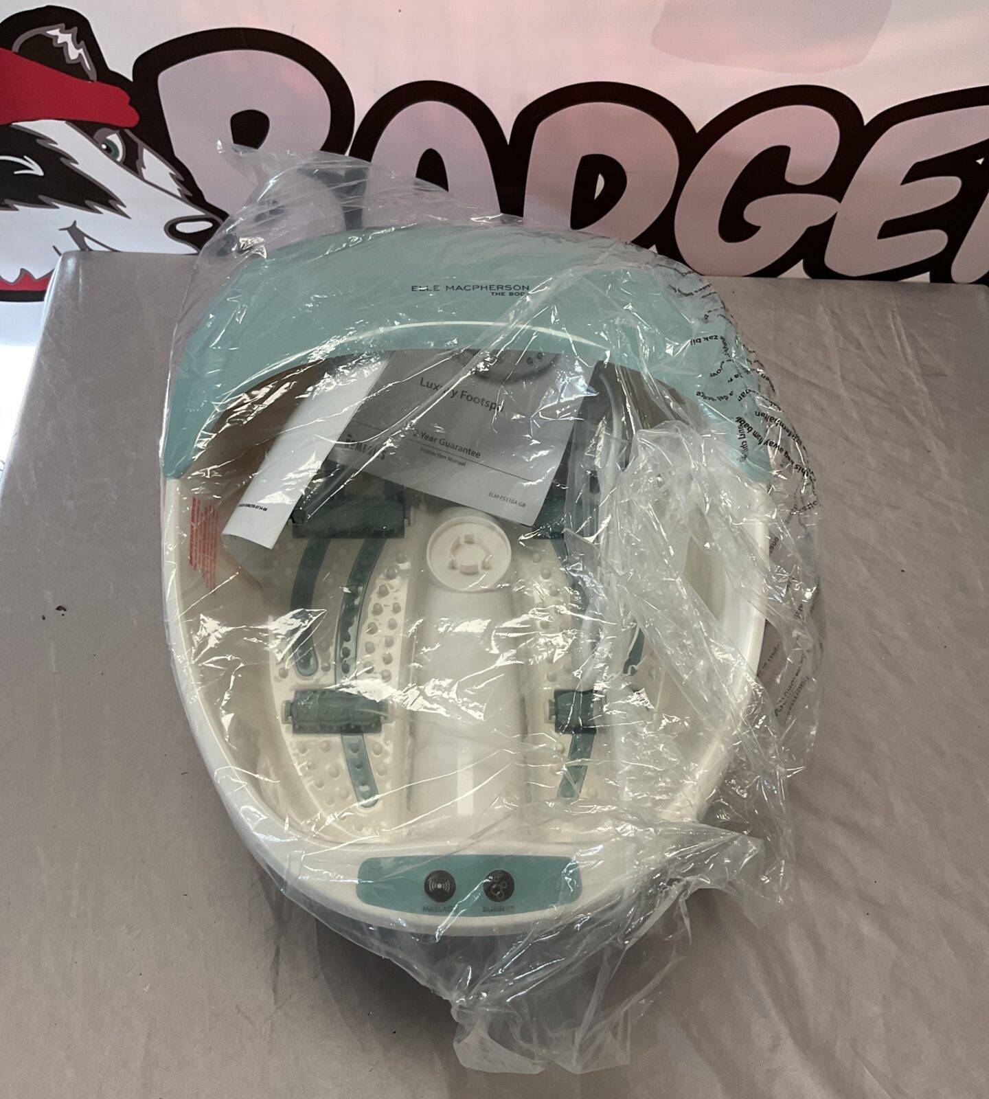 Brand new luxury footspa – Badgers Auctions