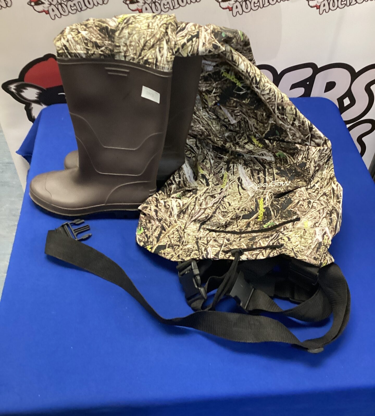 Pair of magreel waders size 11 – Badgers Auctions