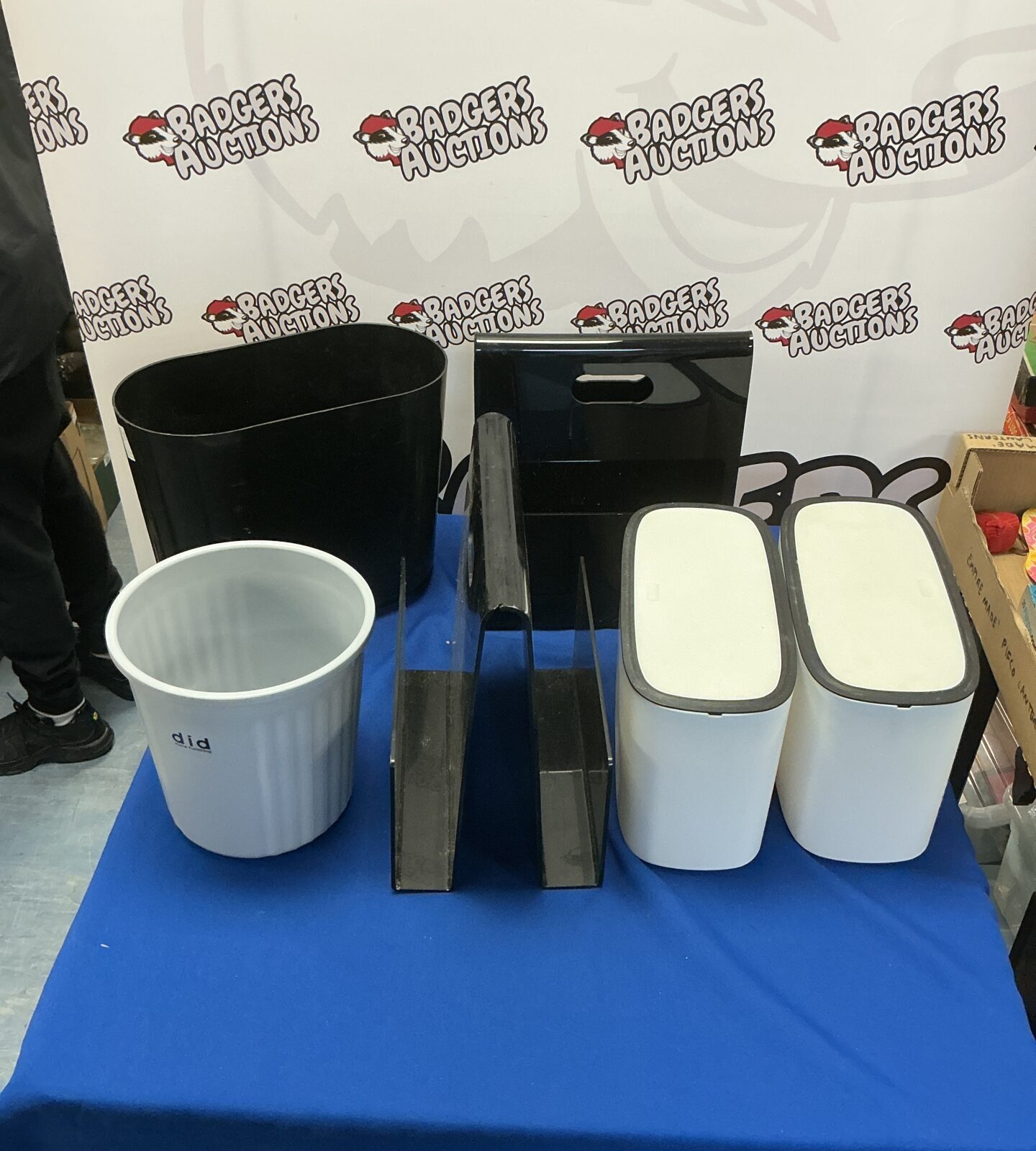 Selection of waste bins and magazine racks – Badgers Auctions