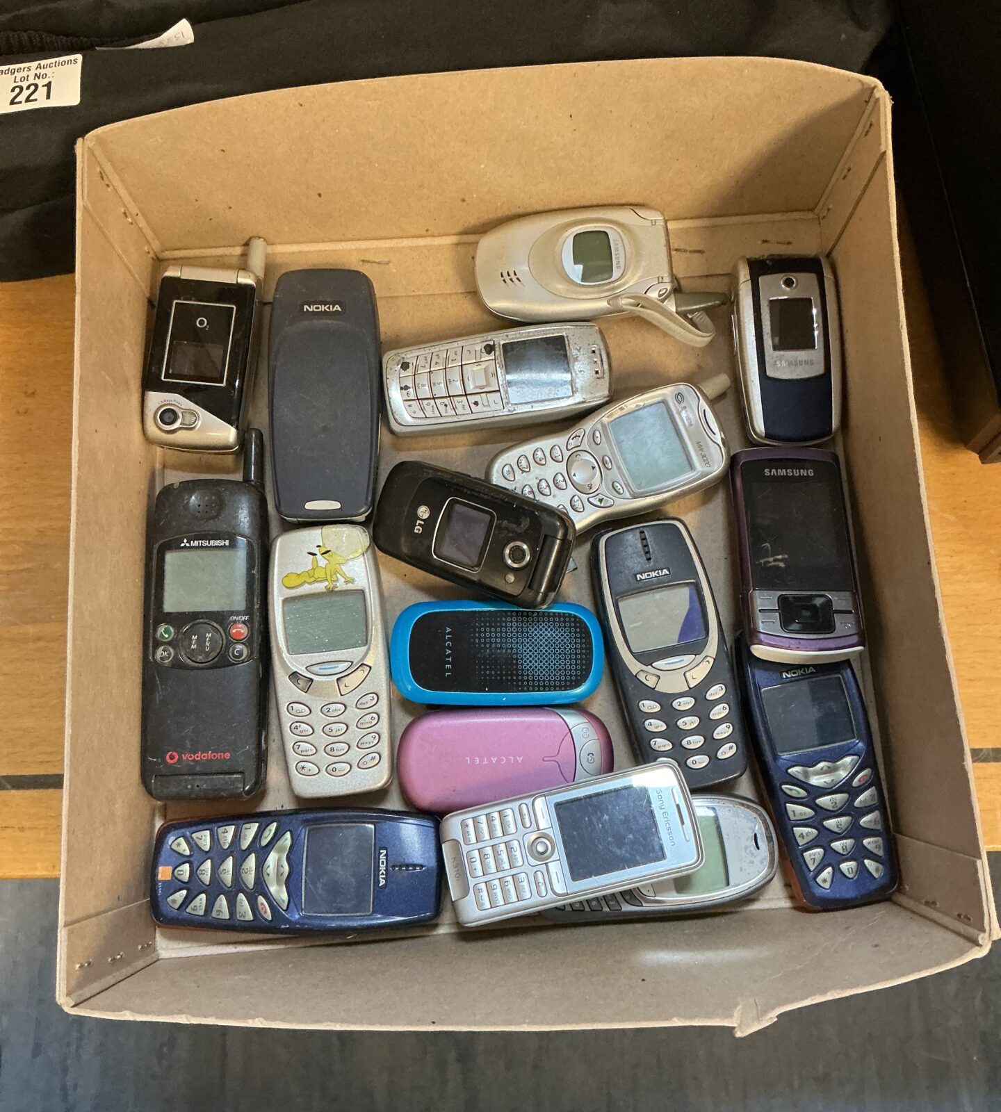 Lot of mixed mobile phones incl. Samsung, Nokia, Mitsubishi – Badgers ...