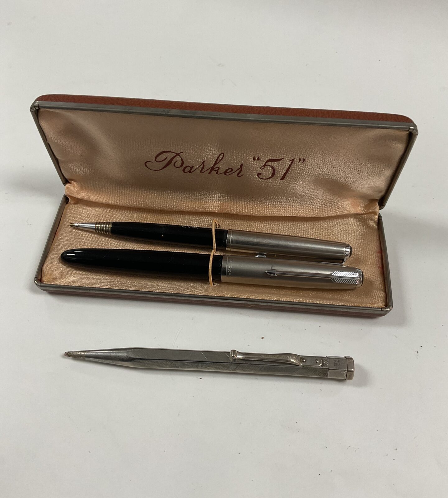 Parker 51 Pen and pencil and yard o led pencil – Badgers Auctions