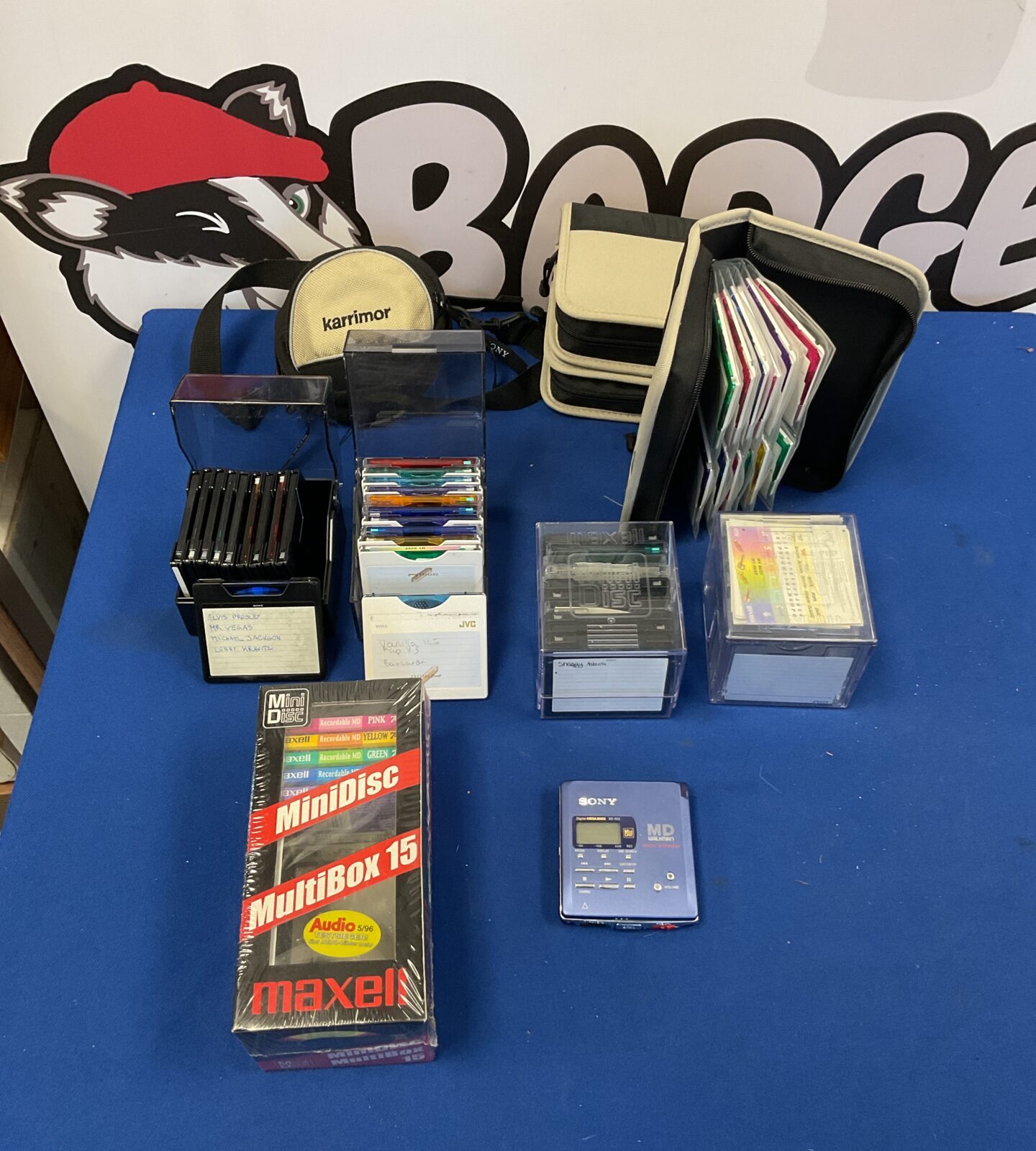 Sony mini disc digital mega bass MZ-R55 Walkman, three folders of discs ...