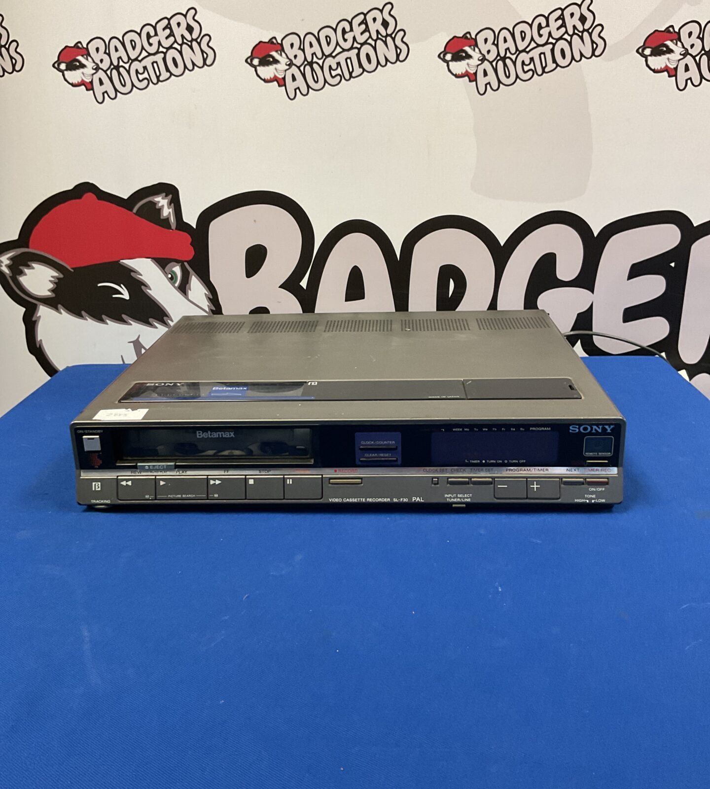 Sony SL-F30 video betamax cassette recorder – Badgers Auctions