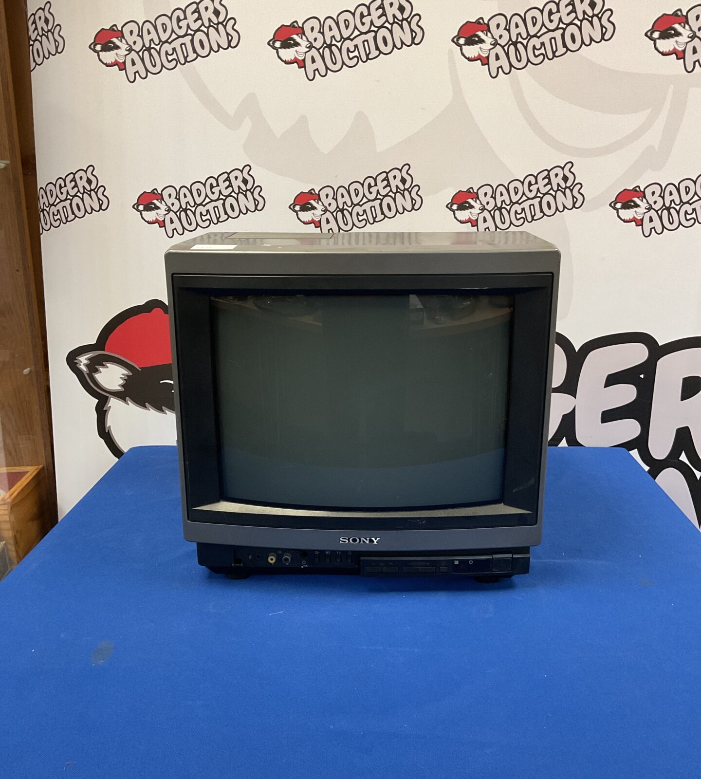 Sony Trinitrogen Colour TV KV-M14U – Badgers Auctions