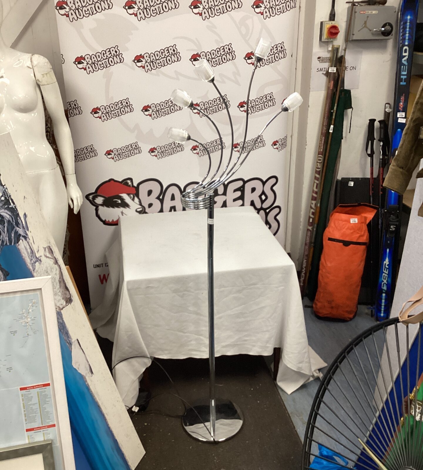 Modern designer style standard lamp – Badgers Auctions