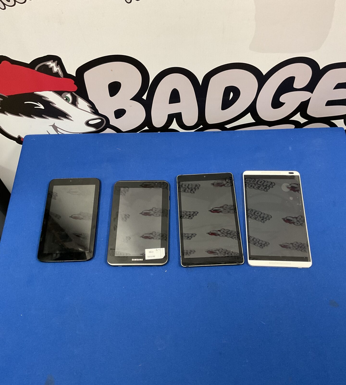 4 tablets, Samsung, EE, Vodafone, Alcatel OneTouch – Badgers Auctions