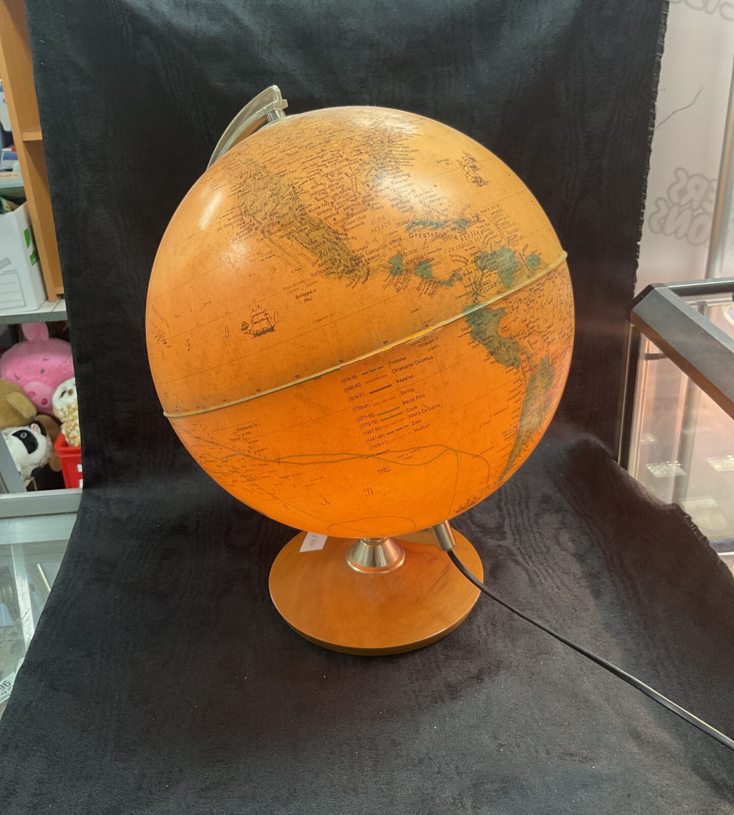 Tecnodidattica illuminated Globe With wood base – Badgers Auctions